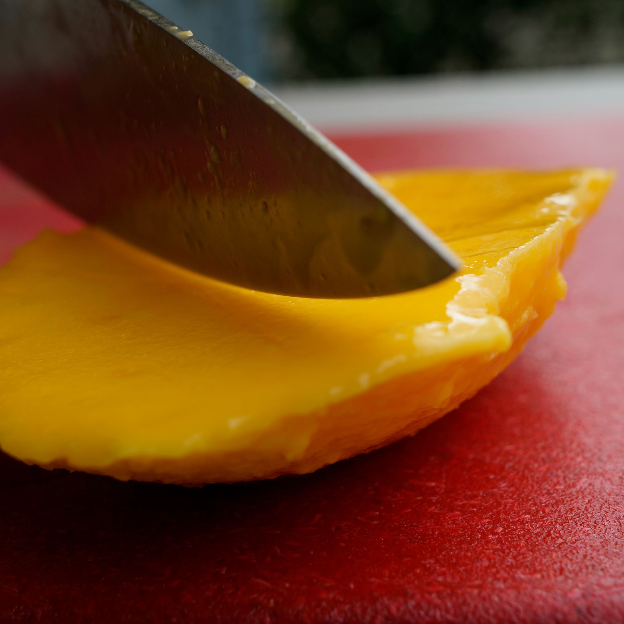 Fastest/ Best Way to Skin a Mango: 10 Second Mango Hack : 5 Steps (with ...