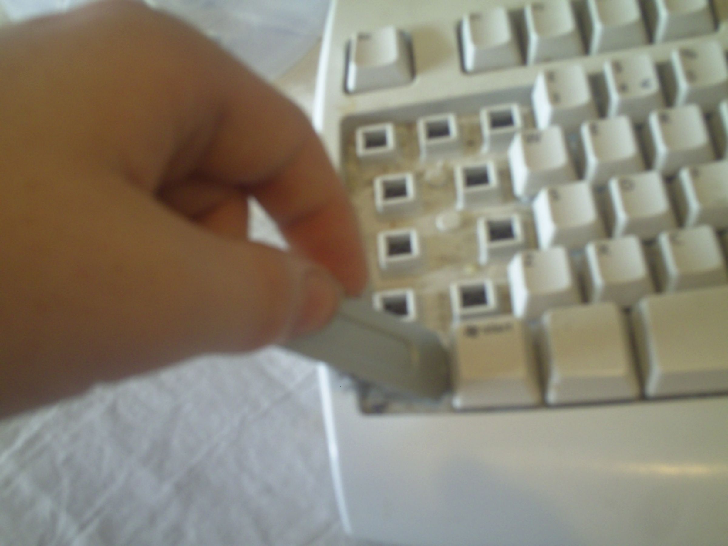 How to Make Your Keyboard Look As Good As New. : 9 Steps - Instructables