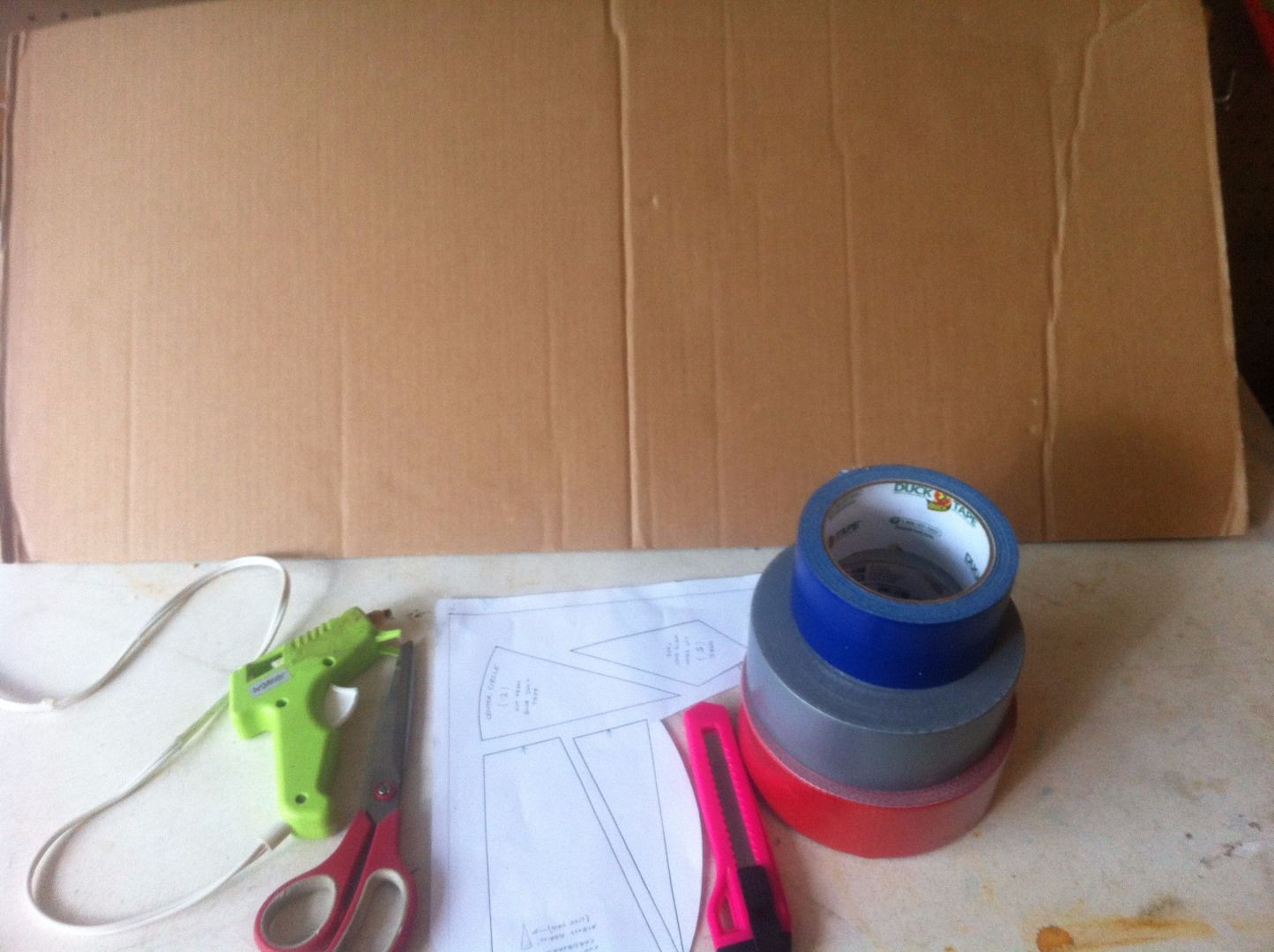 How to Make a Captain America Shield Out of Cardboard and Duct Tape ...