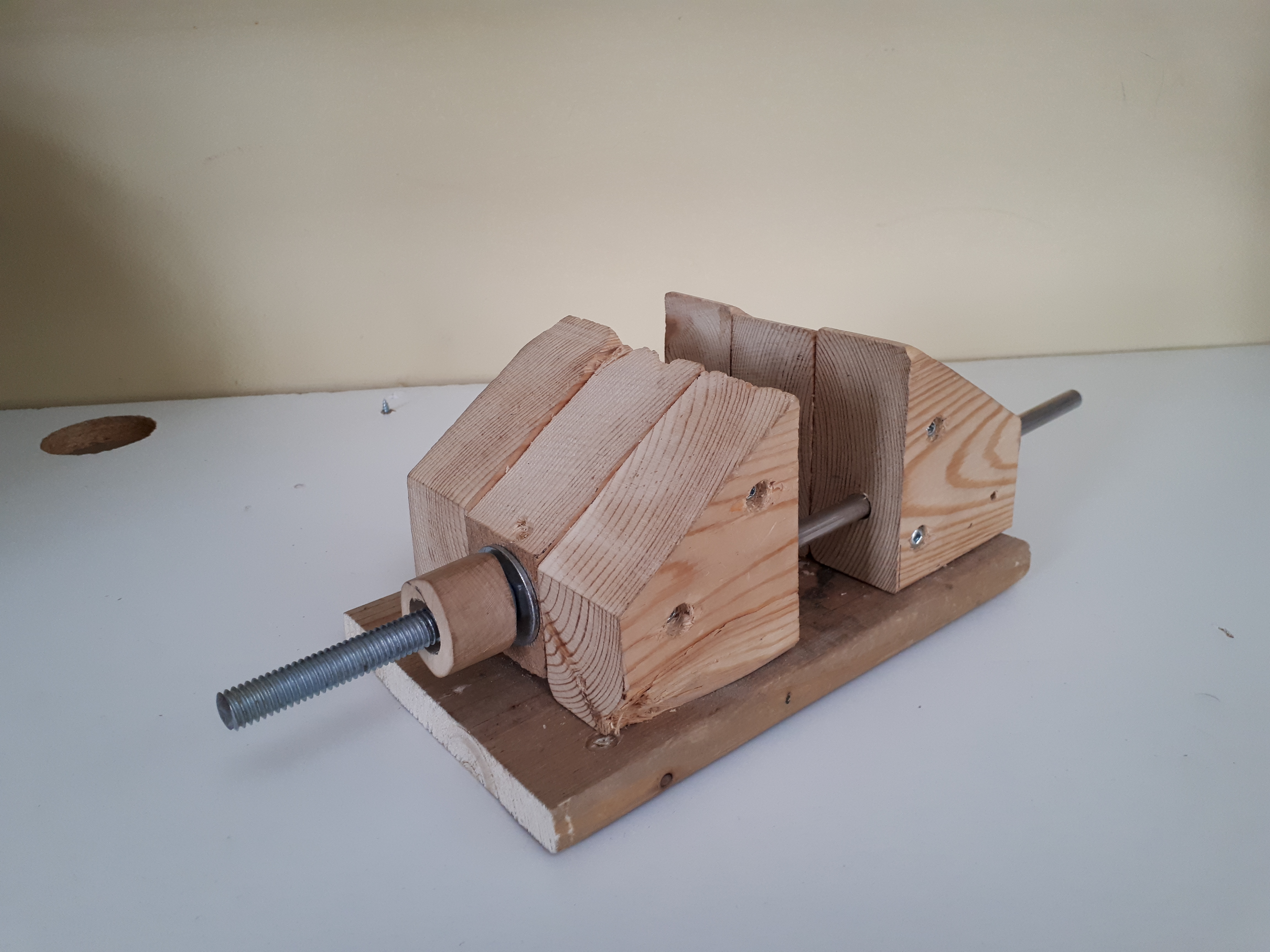 Simple Vise for Beginners (Minimal Tools) : 9 Steps - Instructables