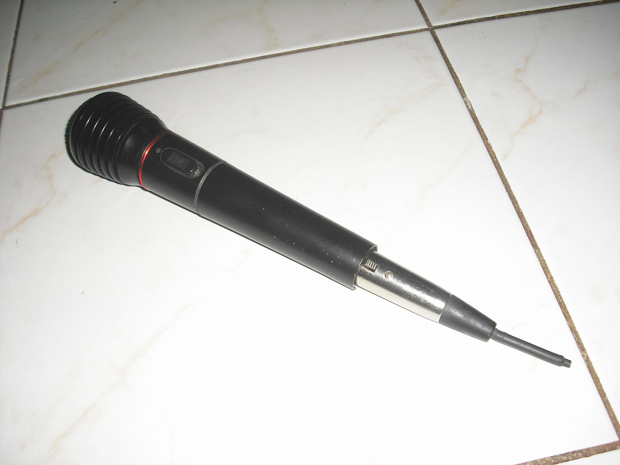 DIY Wireless Mic to Wireless Guitar System : 4 Steps - Instructables