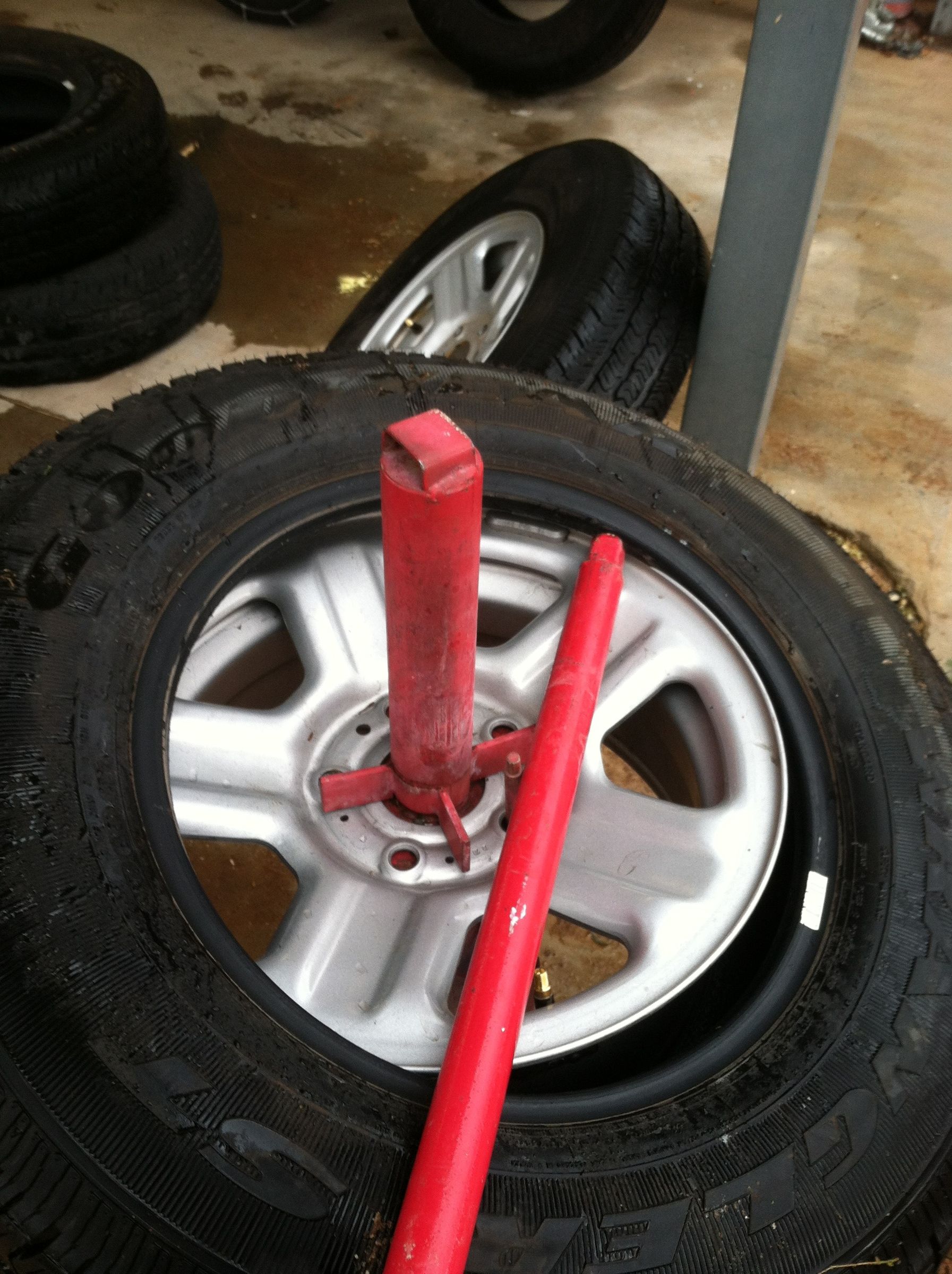 Change a Tire on Your Car : 14 Steps - Instructables