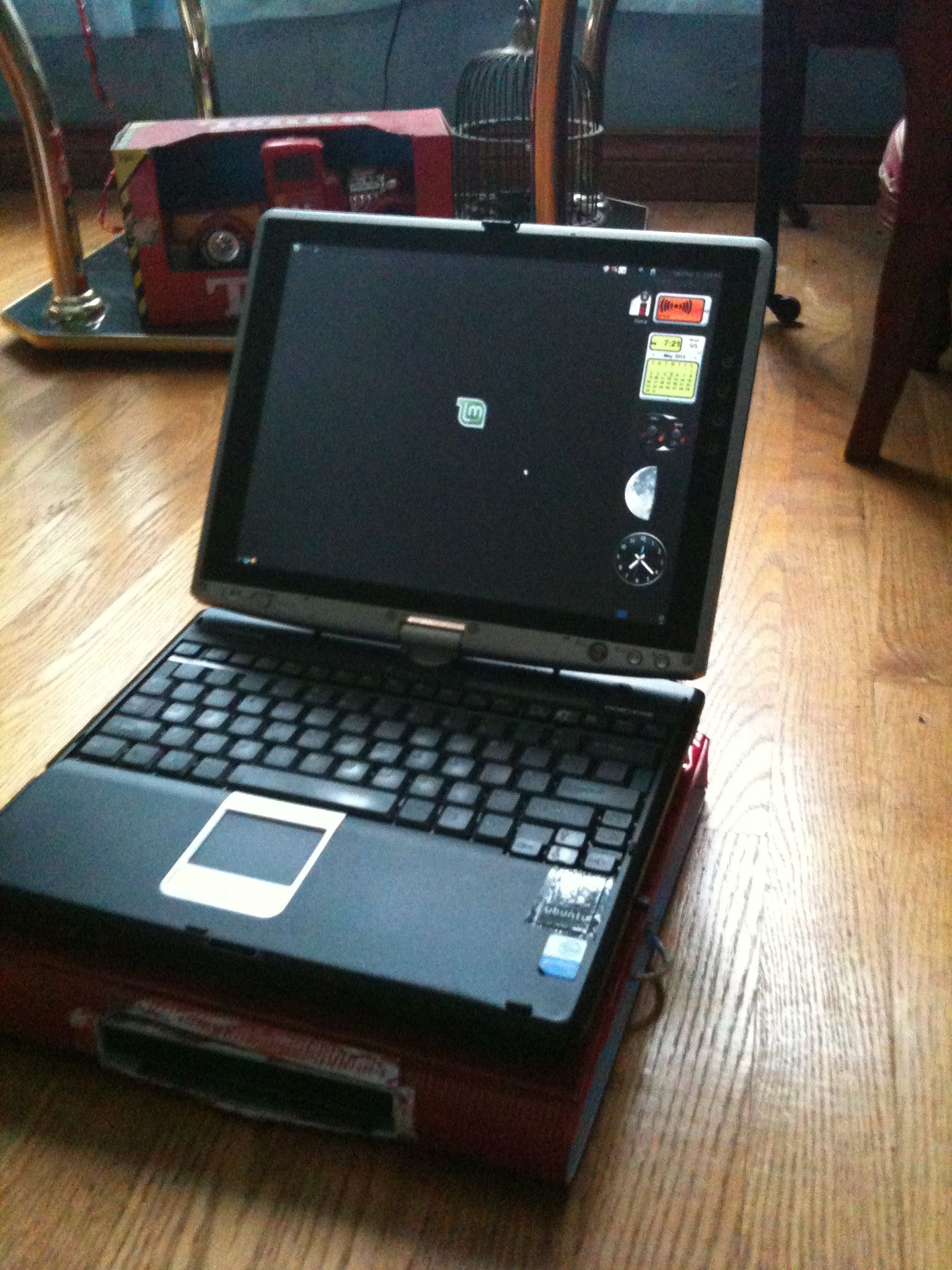 Netbook / Tablet Cooling Stand : 7 Steps - Instructables