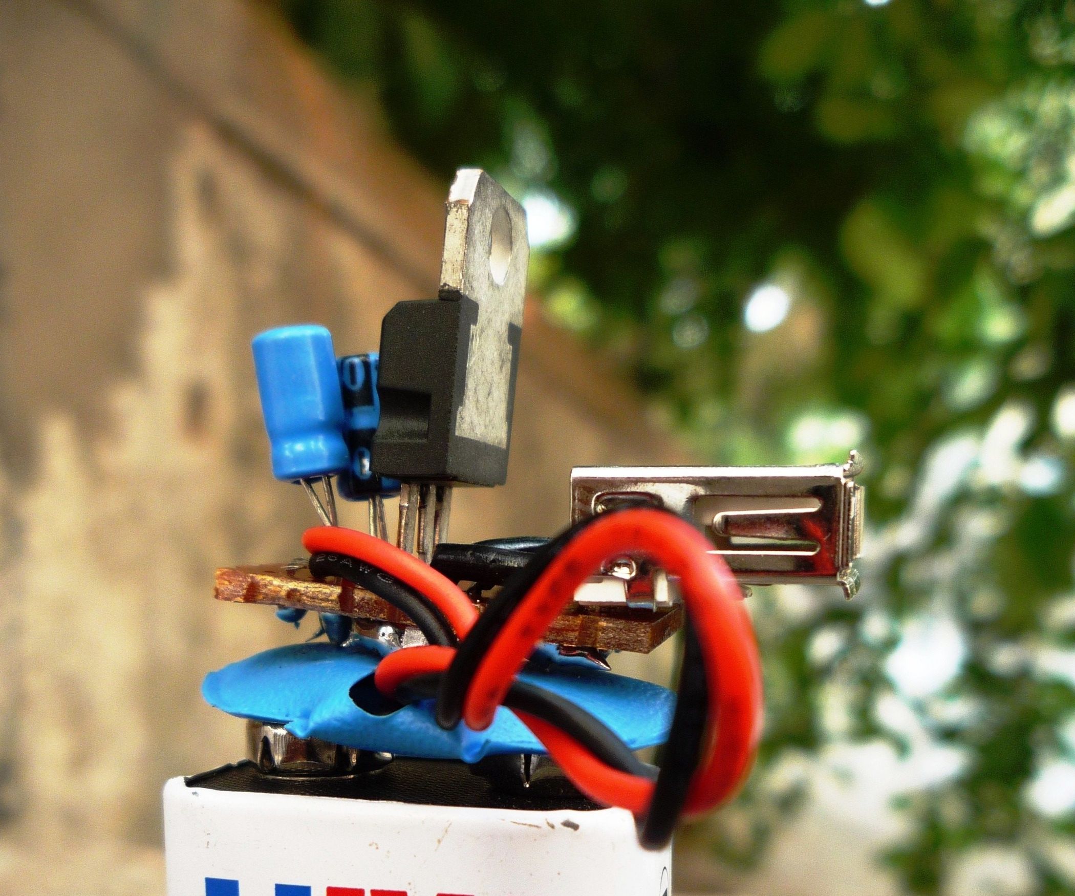 Ultra Small Portable Phone Charger : 10 Steps (with Pictures ...