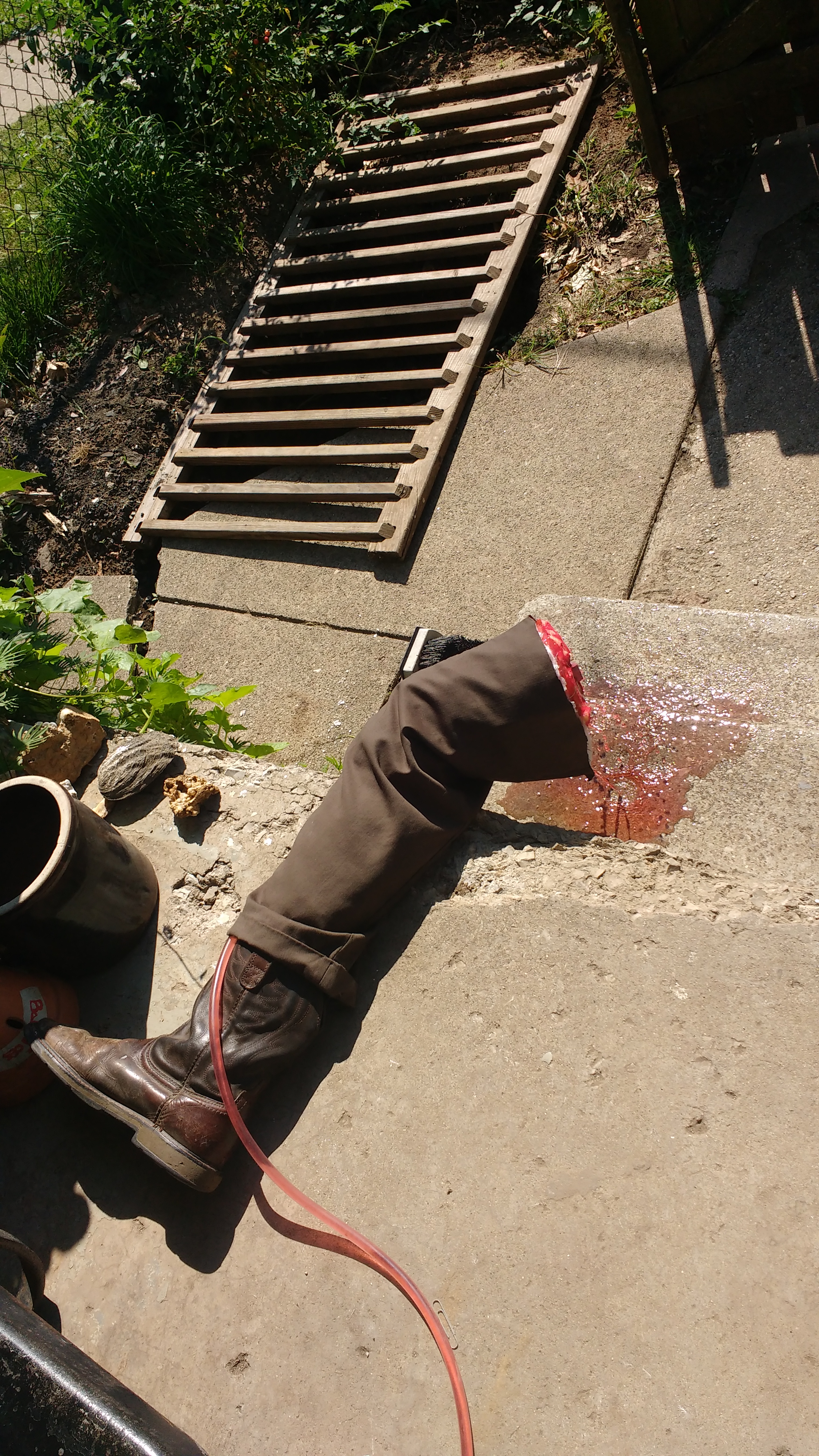 Severed Leg That Sprays Fake Blood -movie Prop : 6 Steps (with Pictures ...