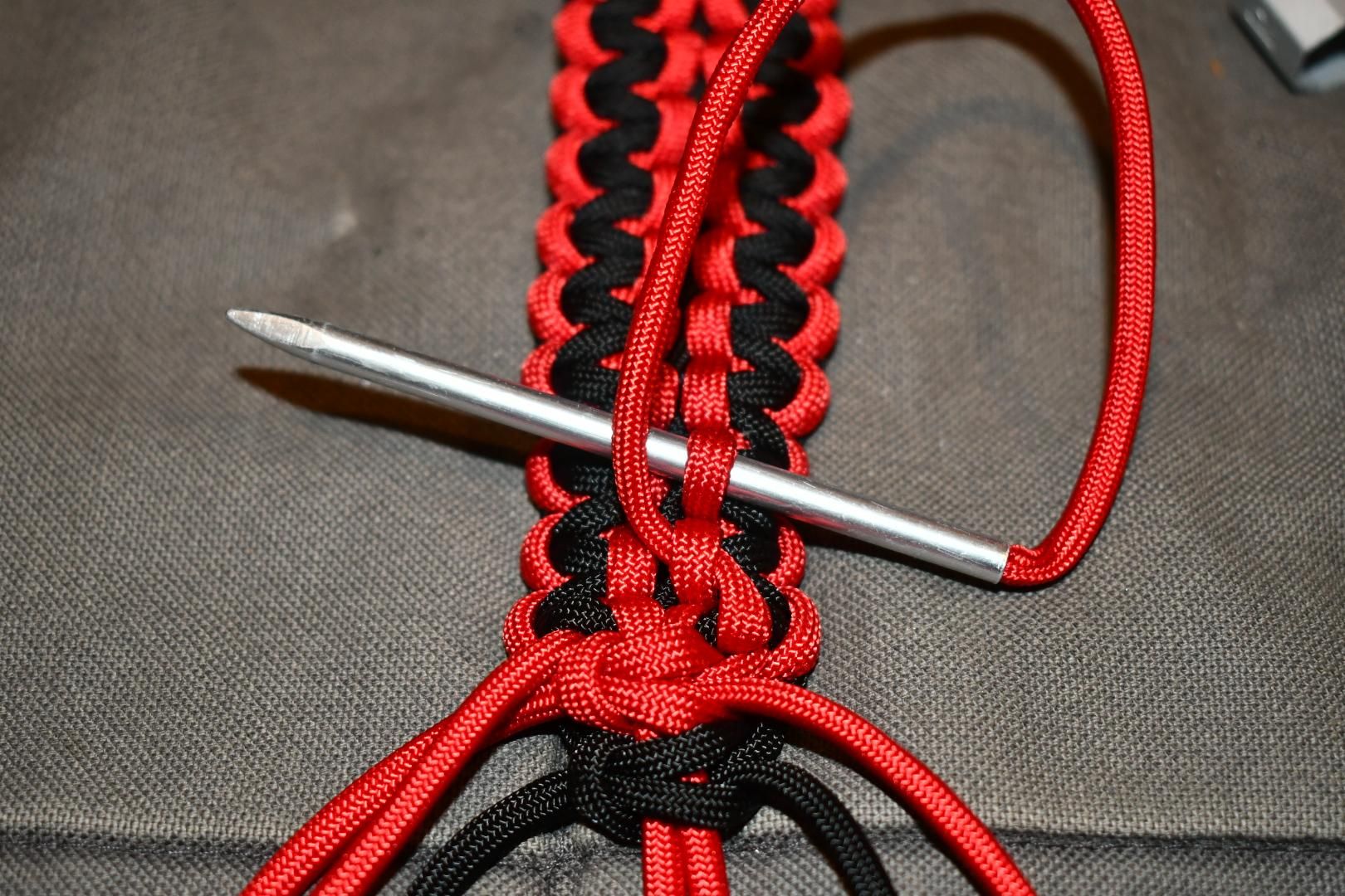 DIY Two Color Paracord Belt : 13 Steps (with Pictures) - Instructables