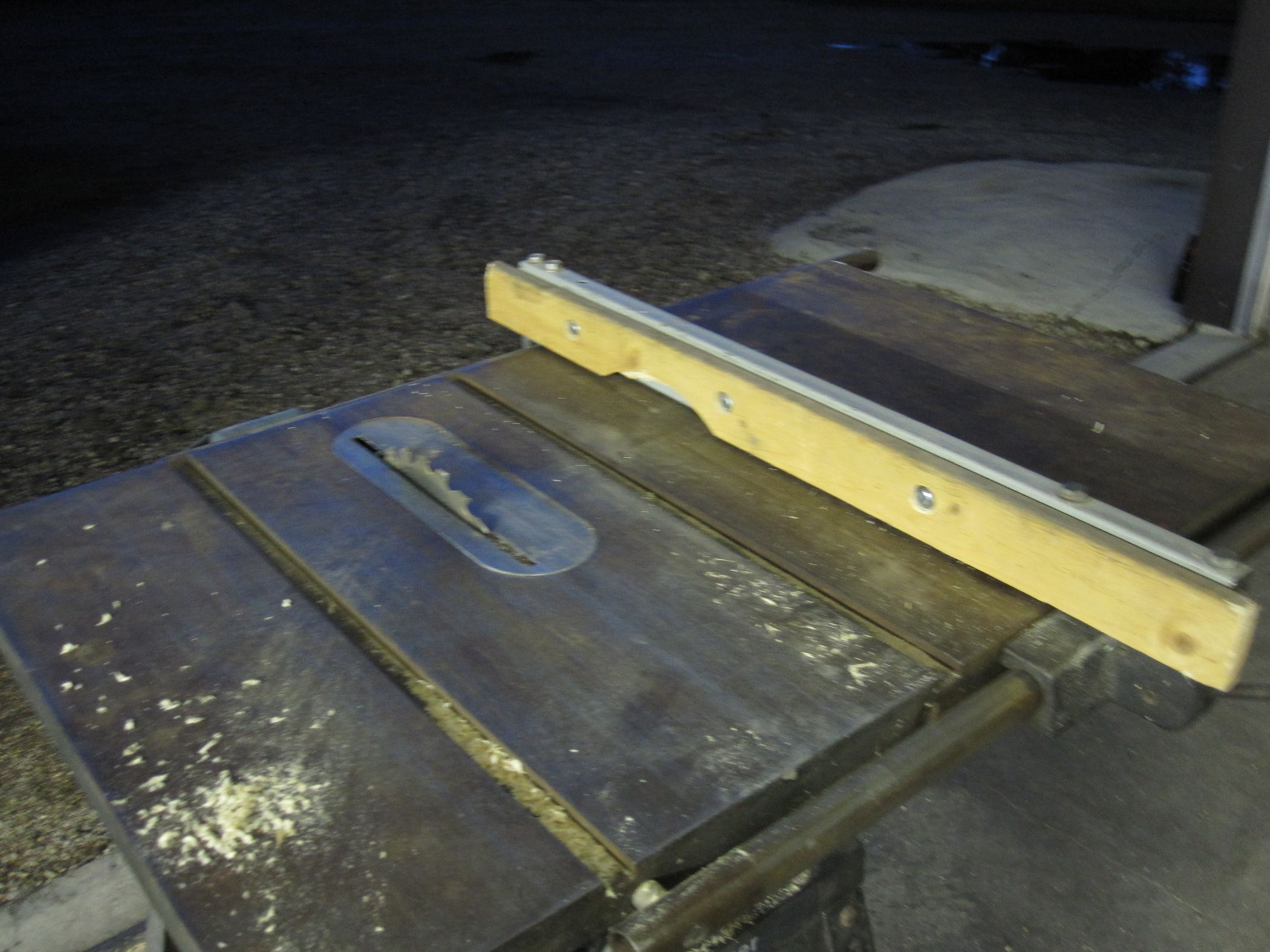 Easy Rip Fence Mod: Cut Easier Rabbet Joints : 5 Steps - Instructables