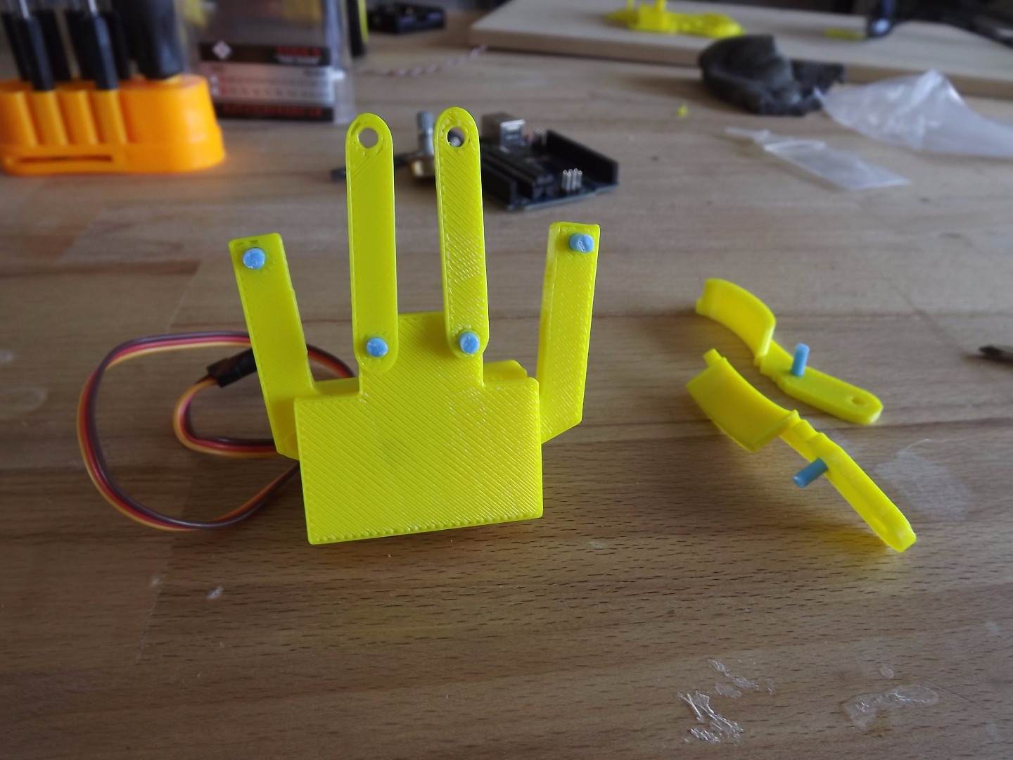 The Claw: a 3D Printed Robotic Claw : 7 Steps (with Pictures ...