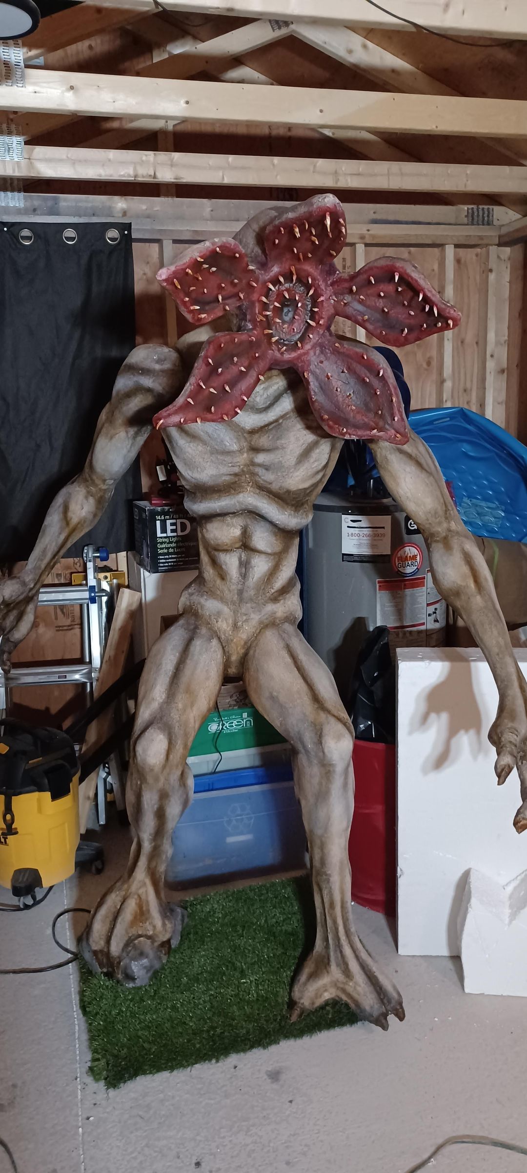 Stranger Things Demogorgon- Life-size Halloween Statue : 6 Steps (with ...
