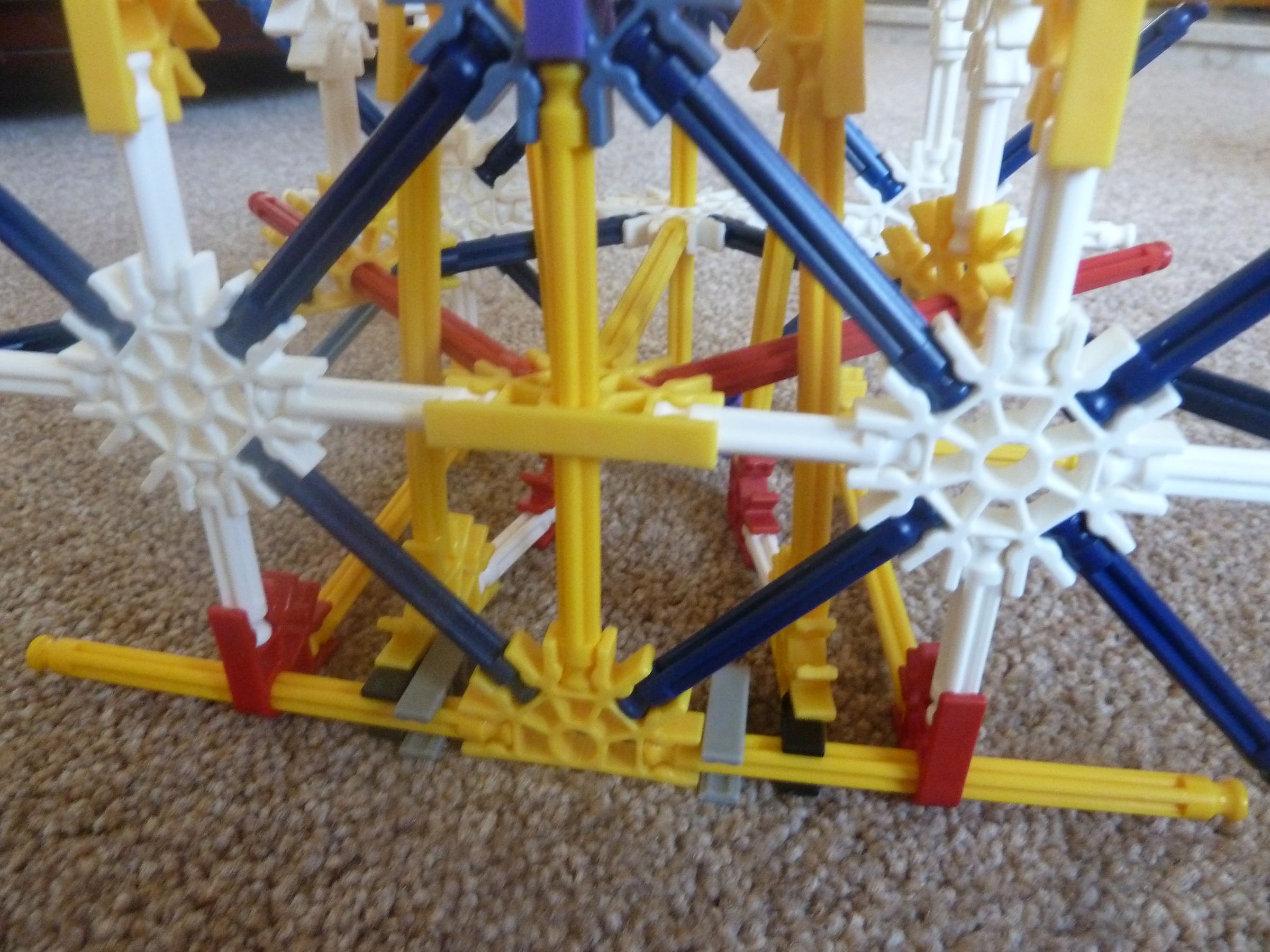 K'nex Table : 9 Steps - Instructables