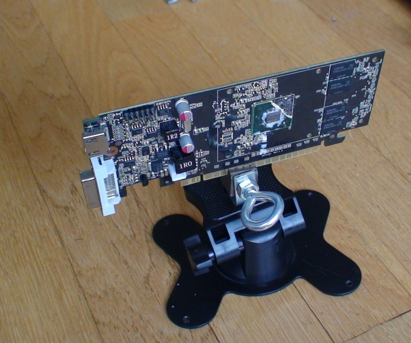 Mini Circuit Board Vise (with Pictures) - Instructables