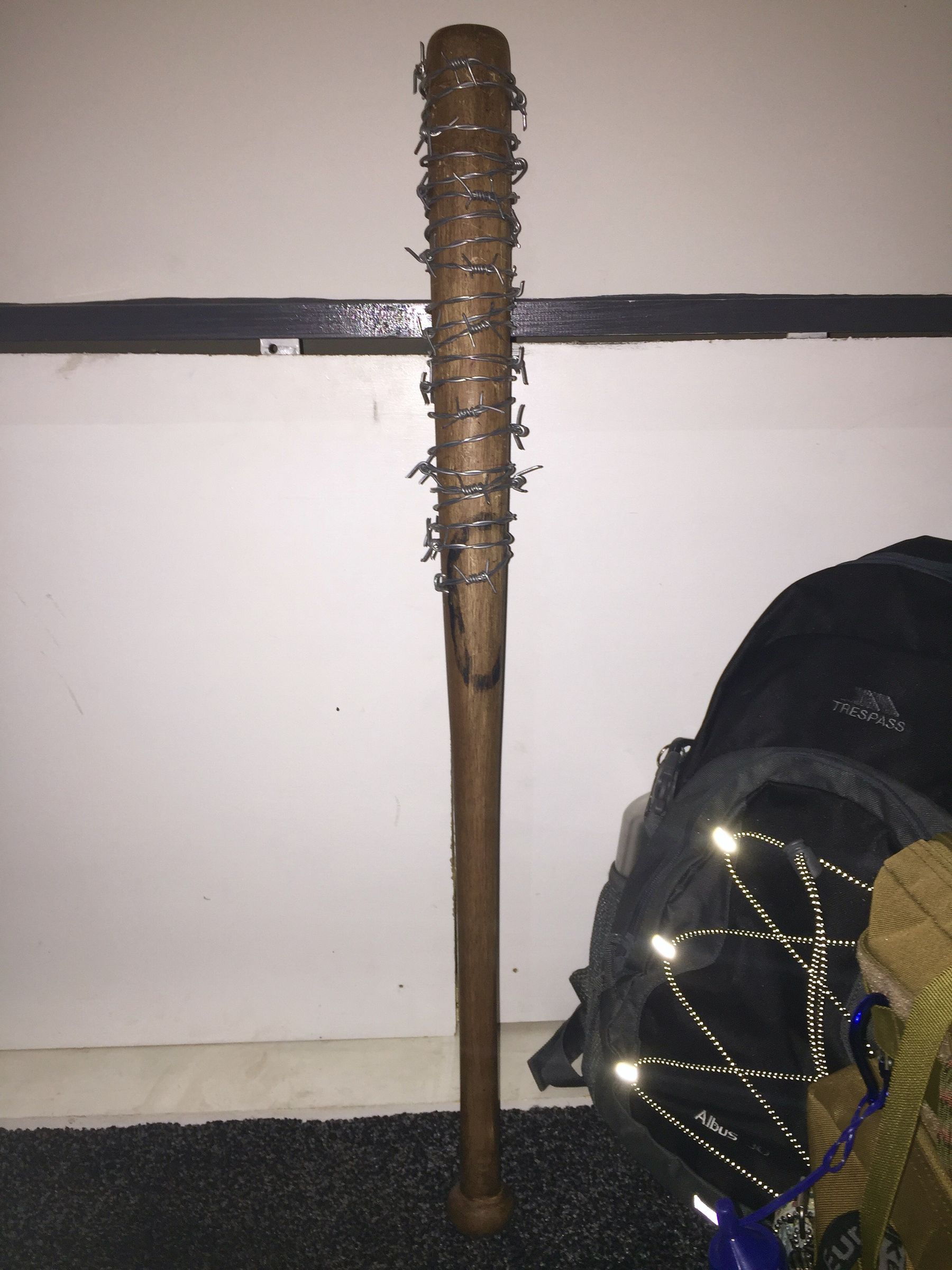 Lucille Bat Walking Dead : 5 Steps - Instructables