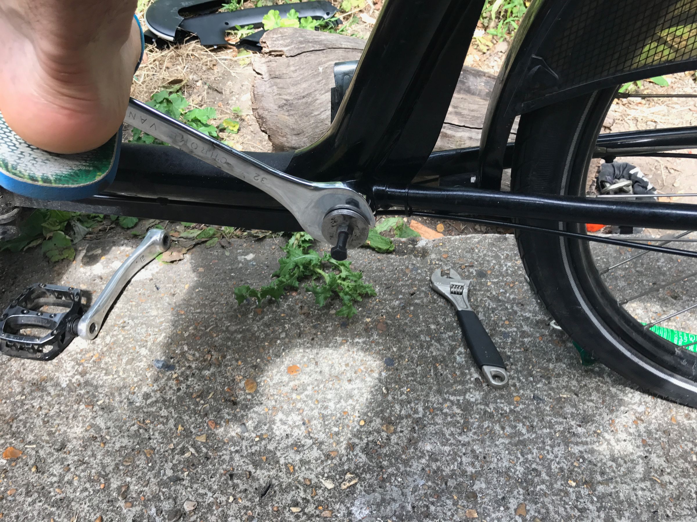 Seized Square-Taper Bottom Bracket Removal, the Knuckle-friendly Way ...