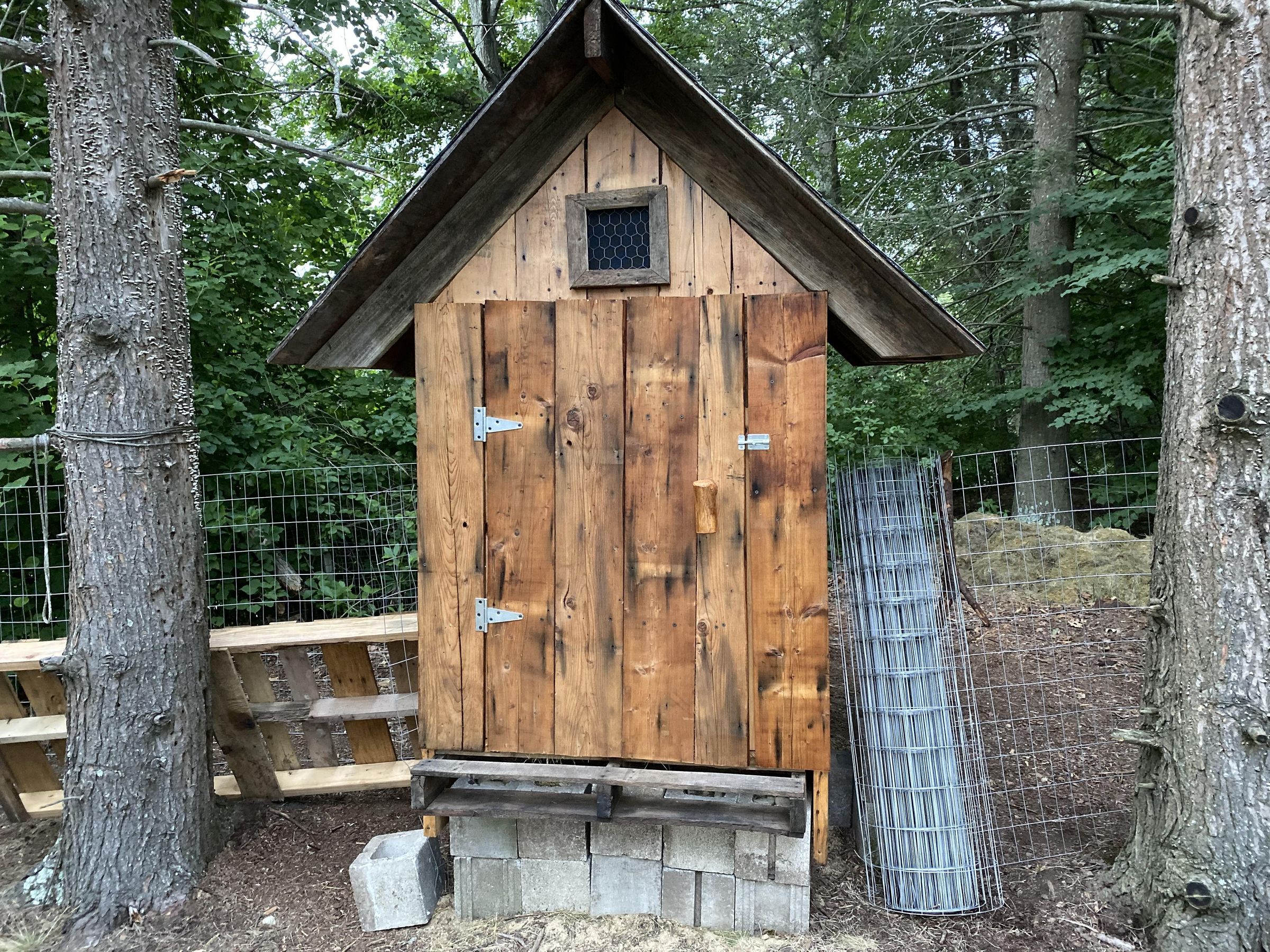 Awesome Chicken Coop From (Almost) 100% Reused/Repurposed Materials ...
