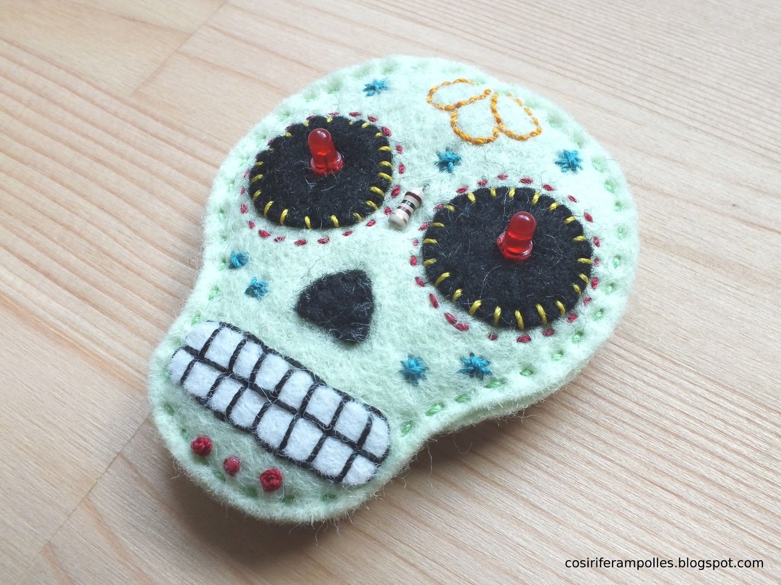 ETextile Felt Skull Brooch : 8 Steps (with Pictures) - Instructables