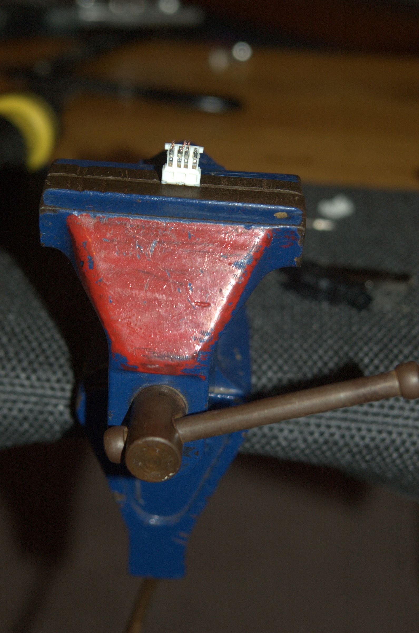 How to Repair a Moulded USB Plug : 4 Steps - Instructables