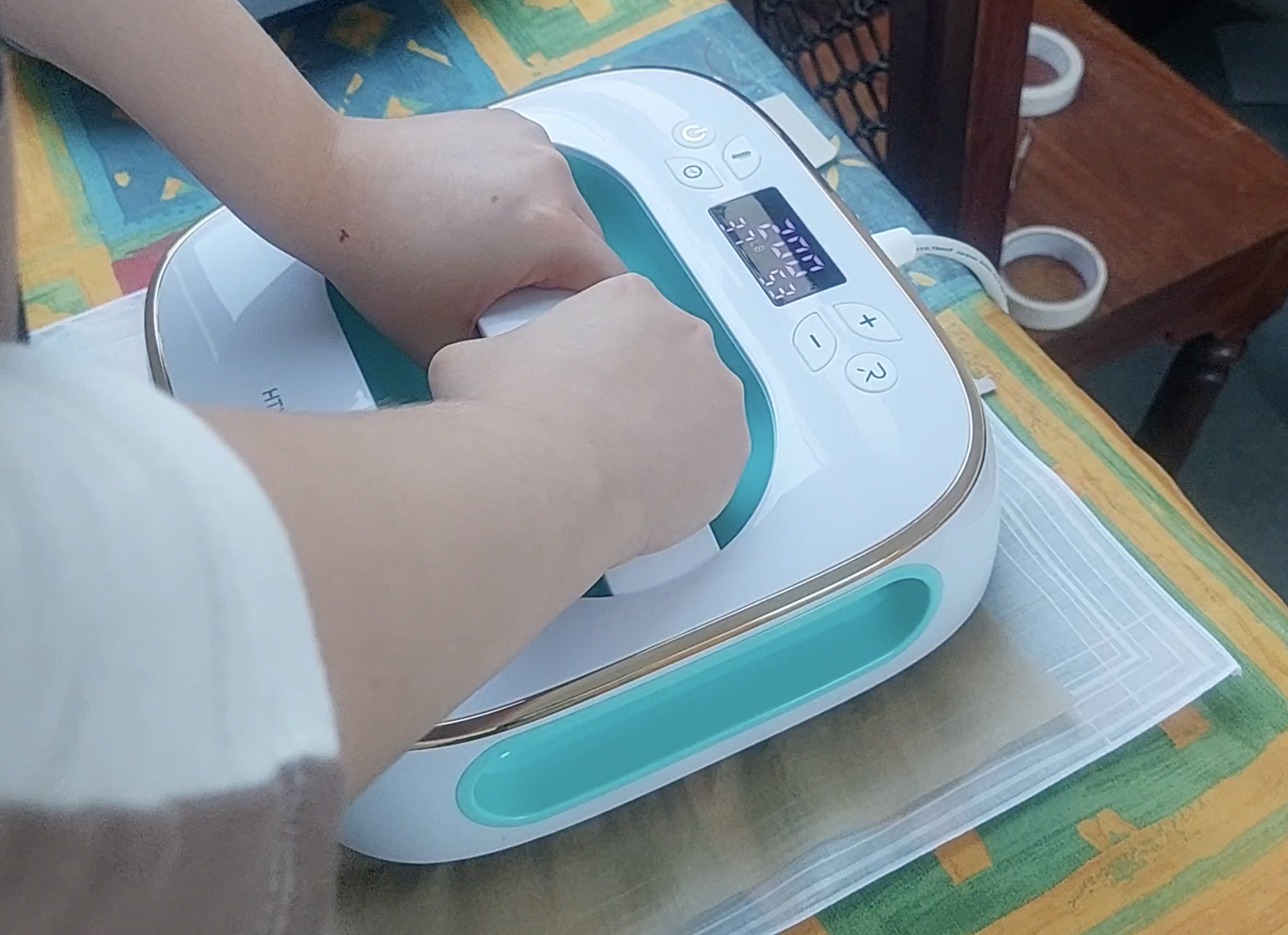 Beginner Heat Press Printing (HTVRONT Review) : 10 Steps (with Pictures ...