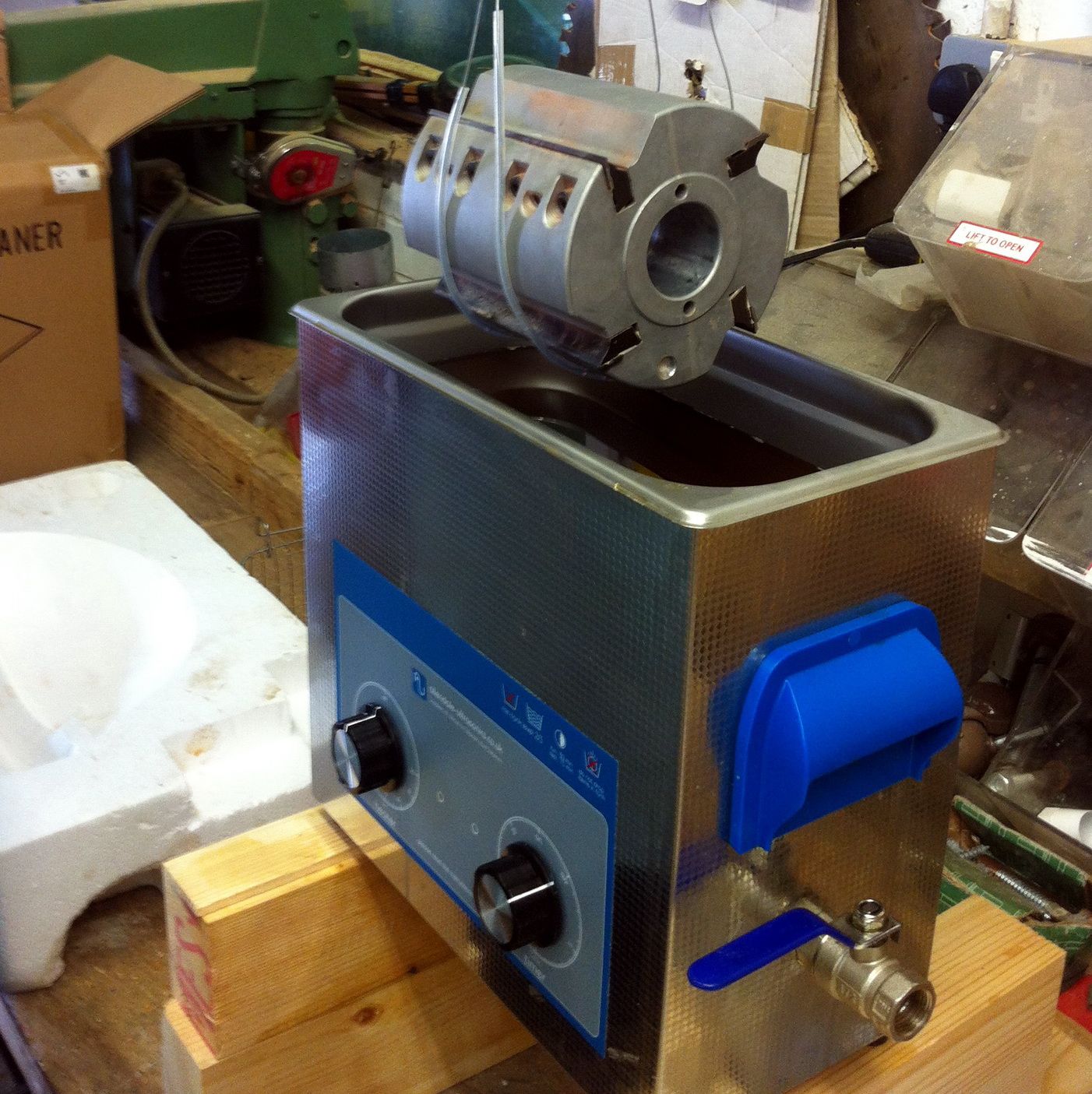 Clean Resin From Woodworking Routers & Tools in an Ultrasonic Cleaner ...