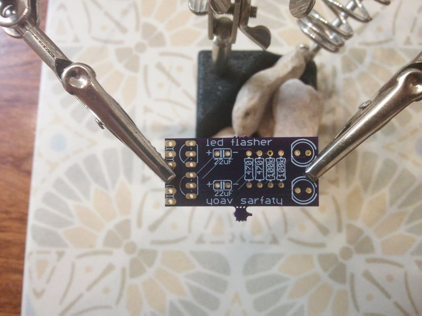 Dual Led Flasher - Simple First Electronic Project : 4 Steps ...