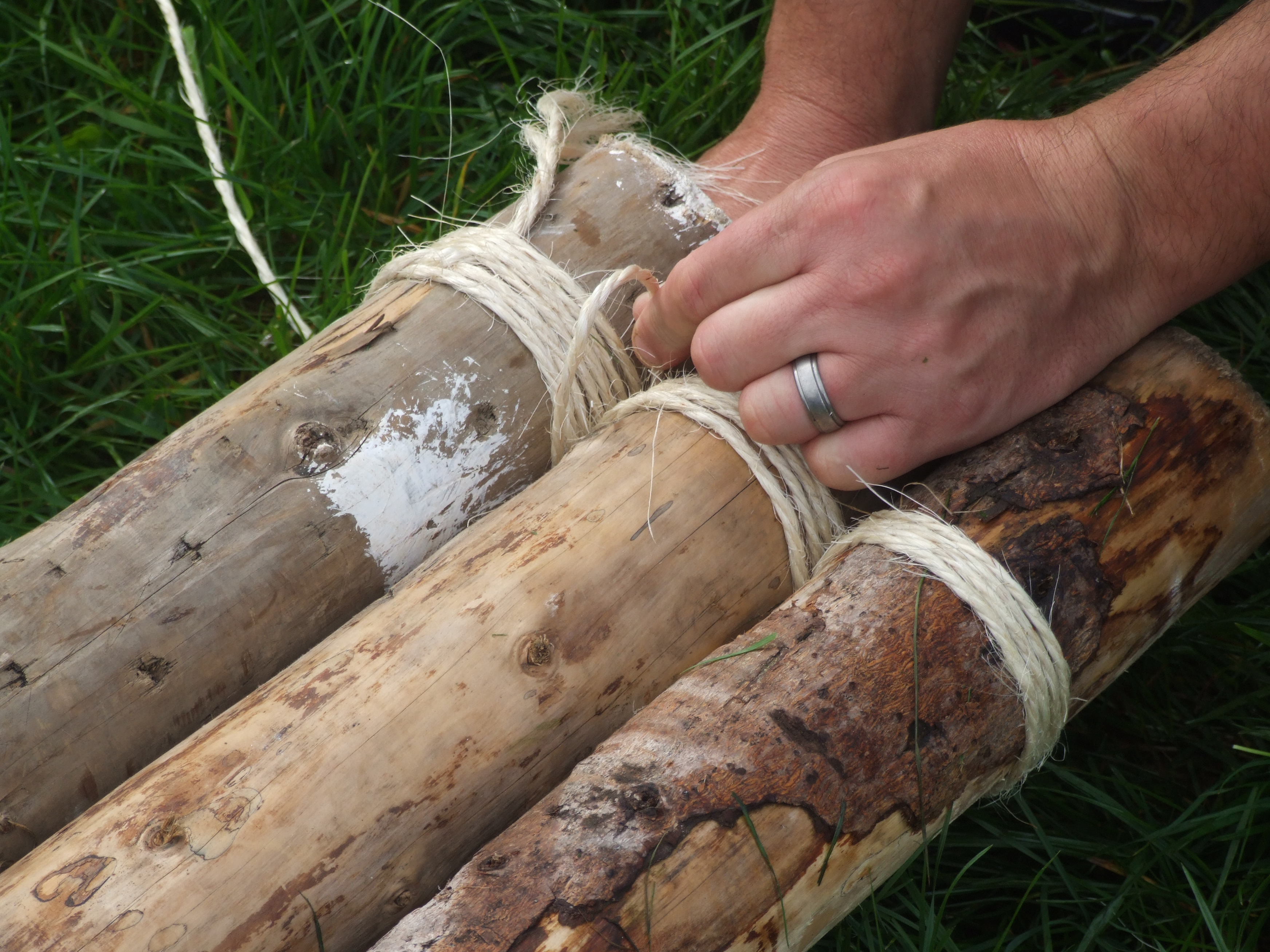 Figure of 8 Lashing (Tripod Lashing) : 6 Steps - Instructables