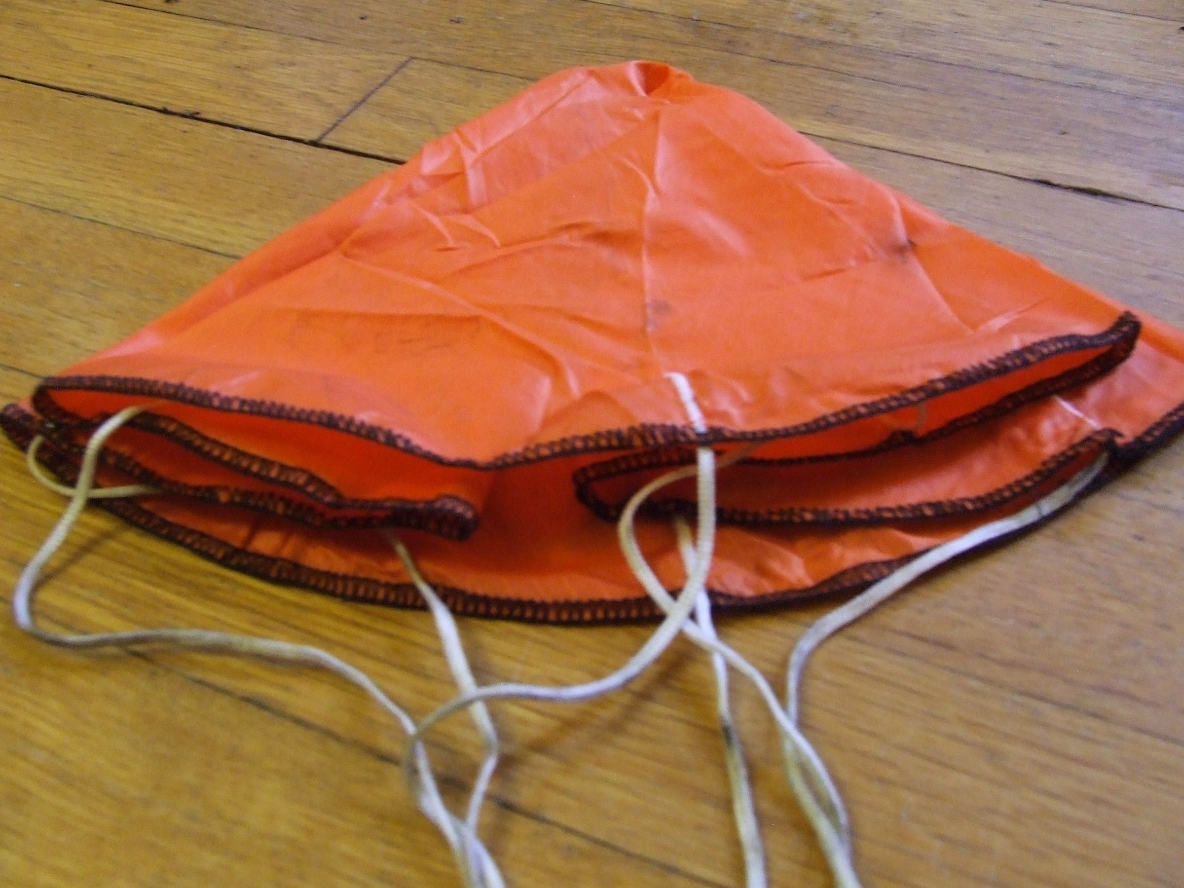 Paracute Folding Tutorial for Small Cloth Chutes : 6 Steps - Instructables