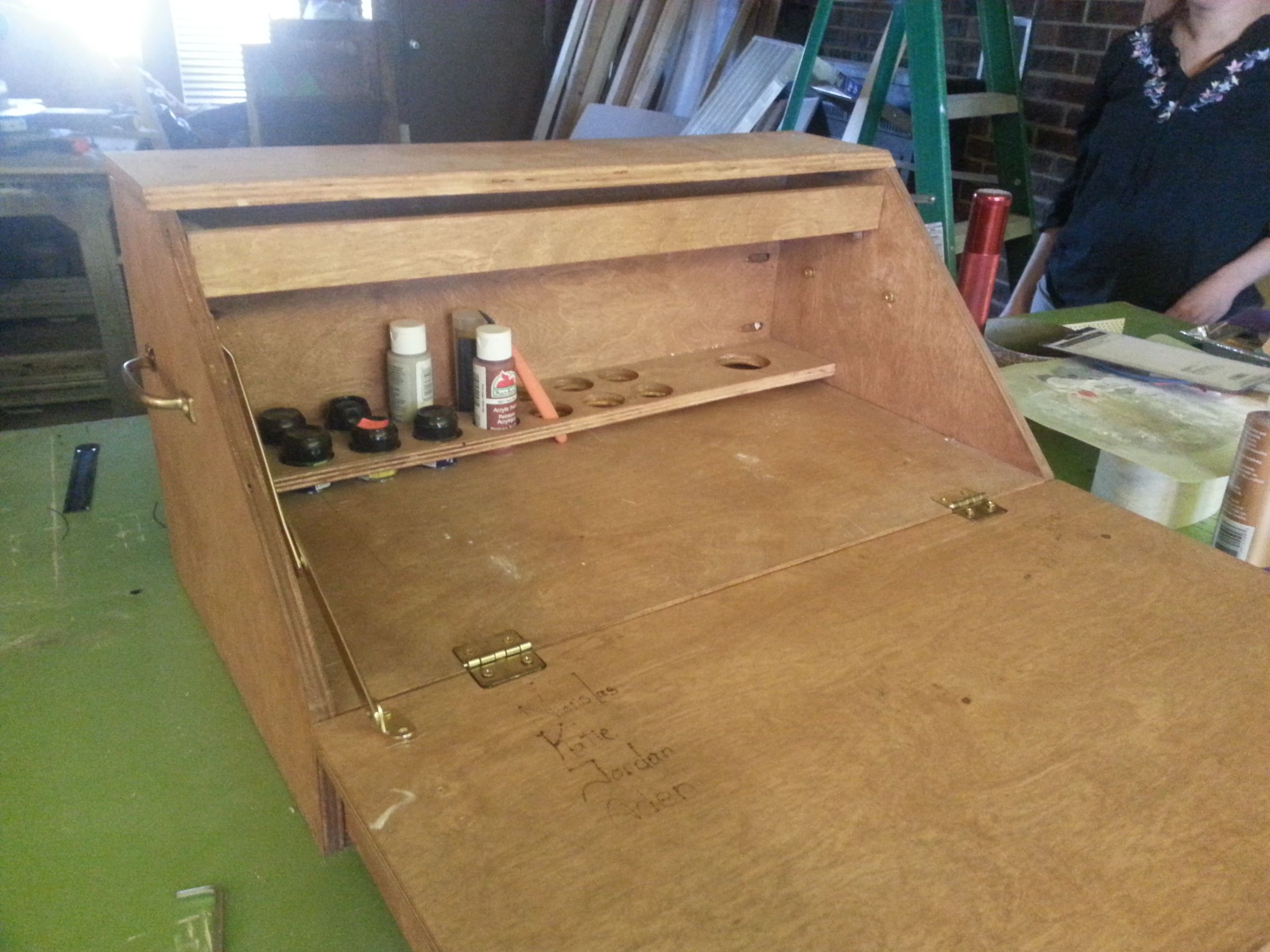 Portable Work Station : 6 Steps - Instructables