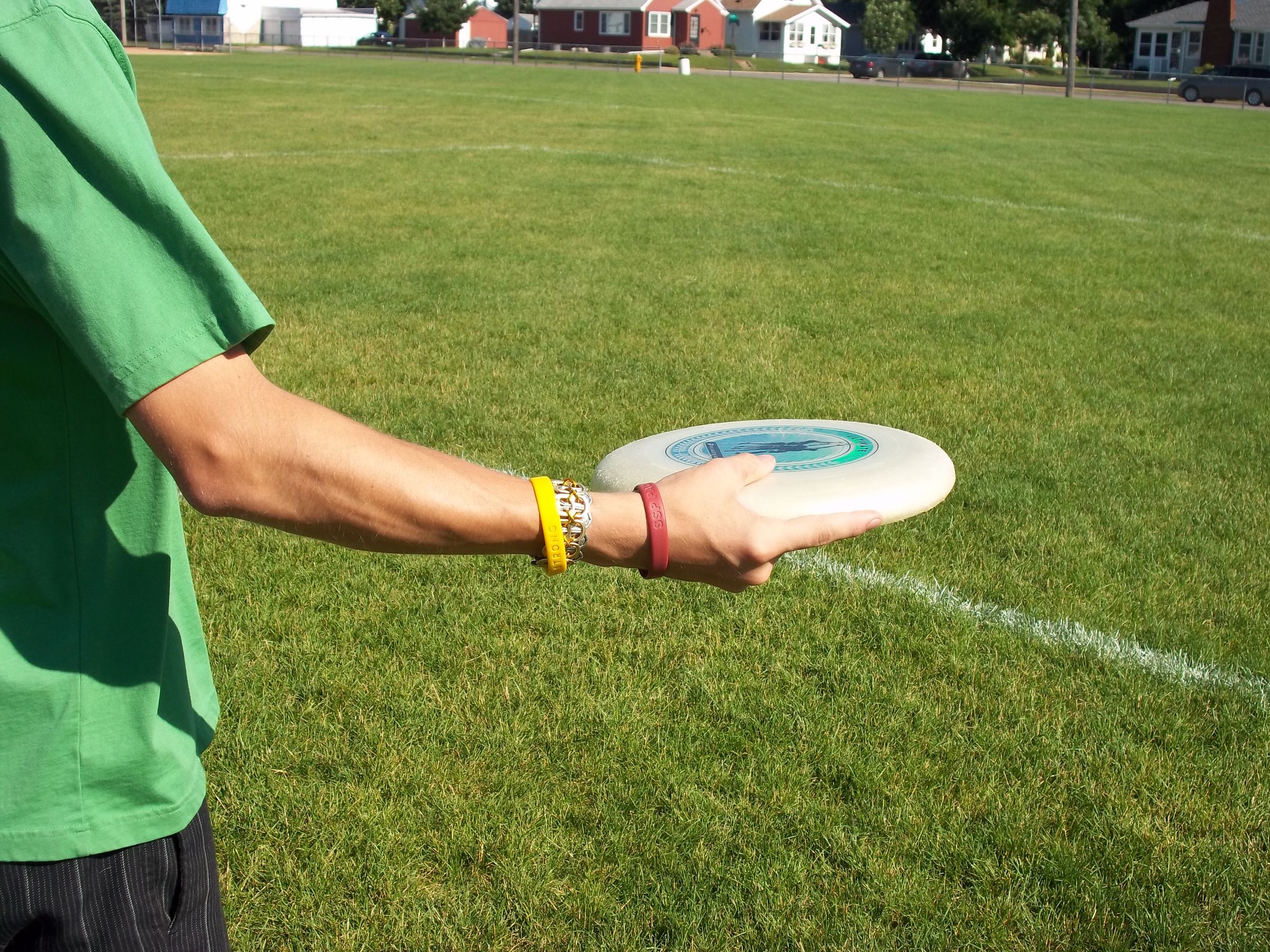 Funky McGroovy Frizbee Throwing Guide : 9 Steps (with Pictures ...