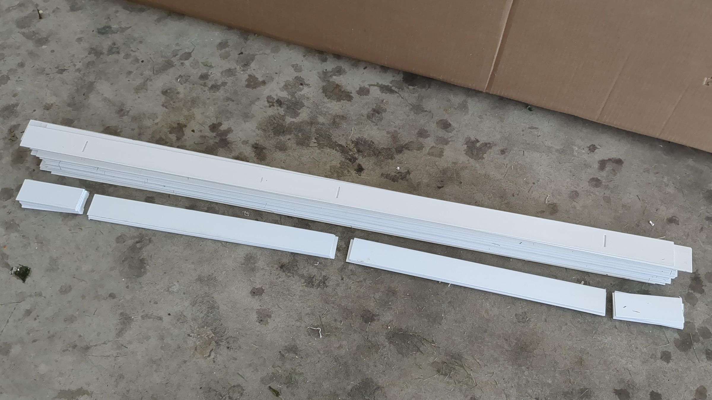 Repurpose Vinyl Blinds Into Modern Slatted Planter Wall : 12 Steps ...