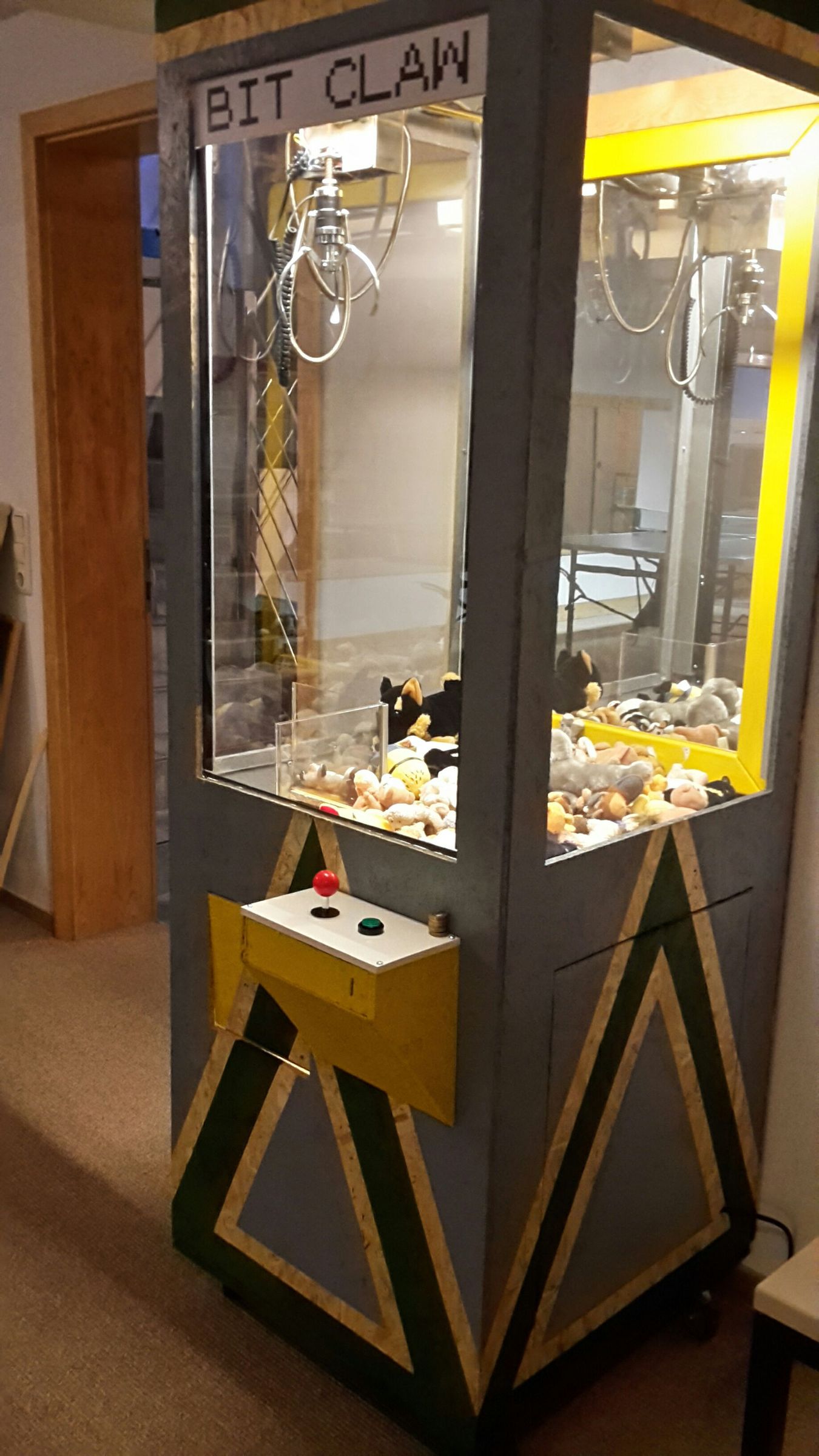 HOMEMADE CLAW MACHINE : 7 Steps (with Pictures) - Instructables
