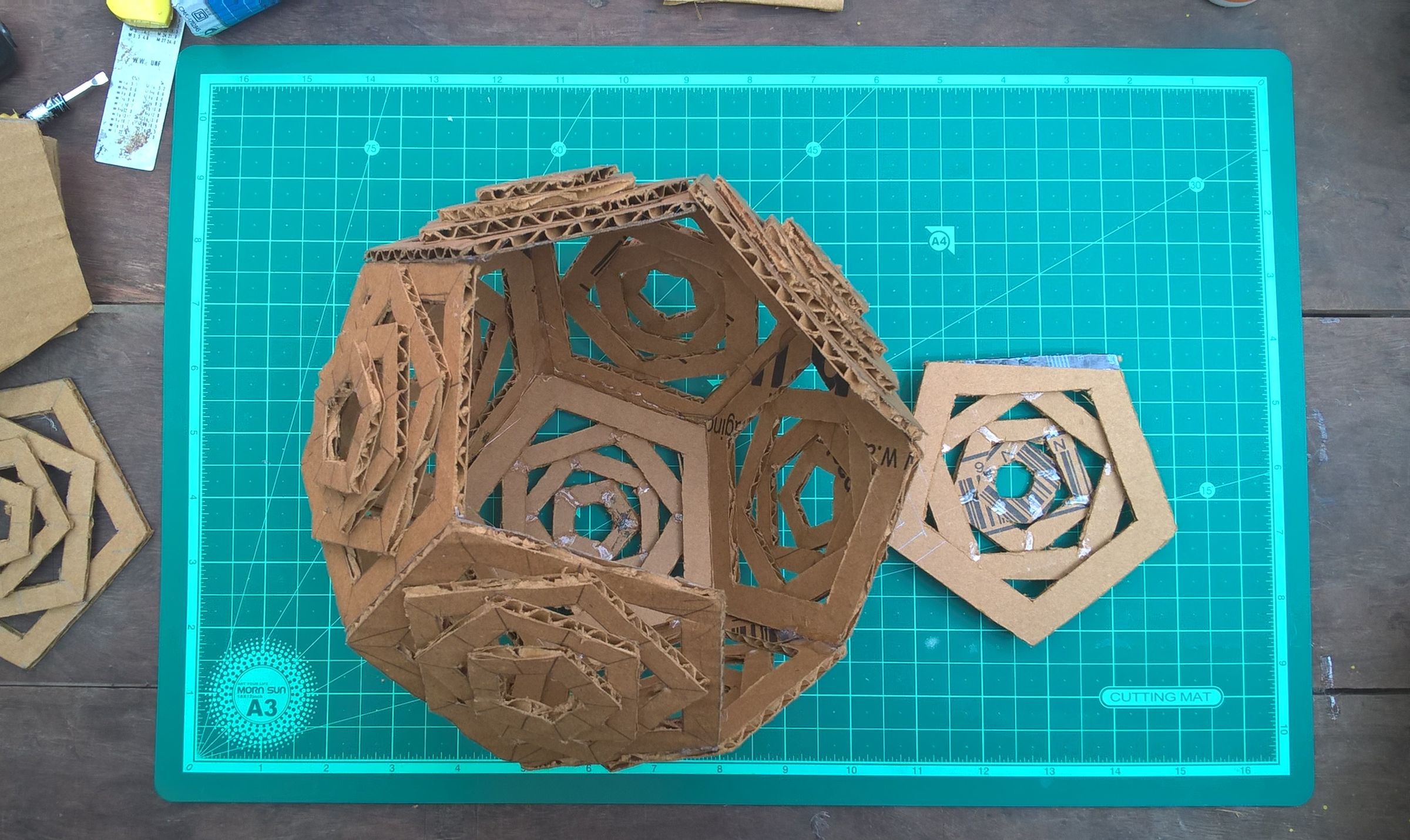 DIY Cardboard Lamp : 8 Steps (with Pictures) - Instructables