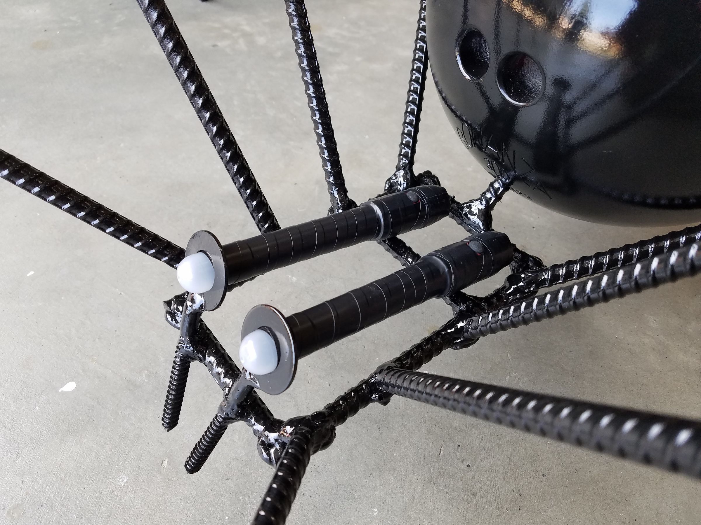How to Make Giant Halloween Spiders : 23 Steps (with Pictures ...