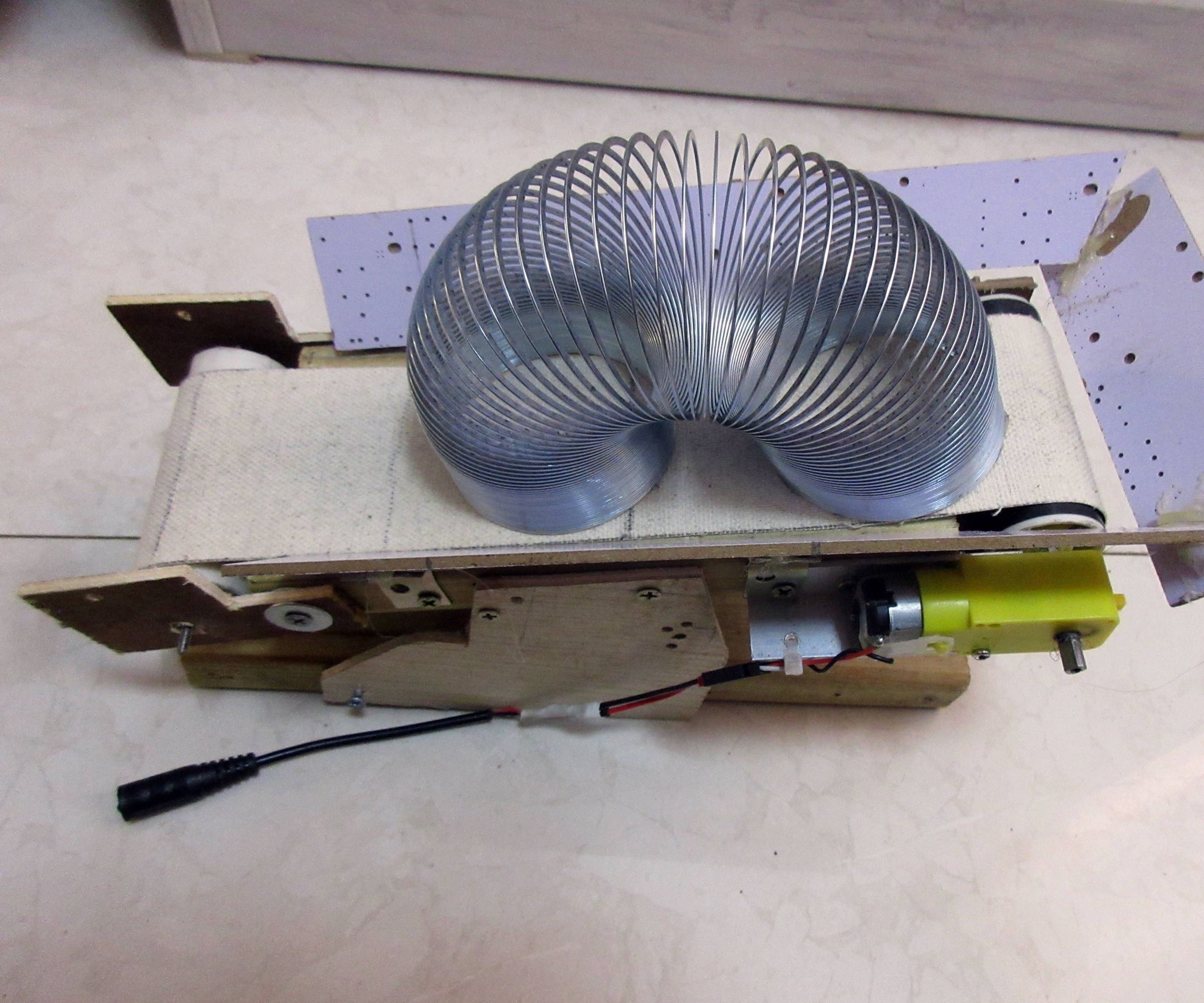 Build Mini Conveyor Belt As Slinky Machine : 7 Steps (with Pictures ...
