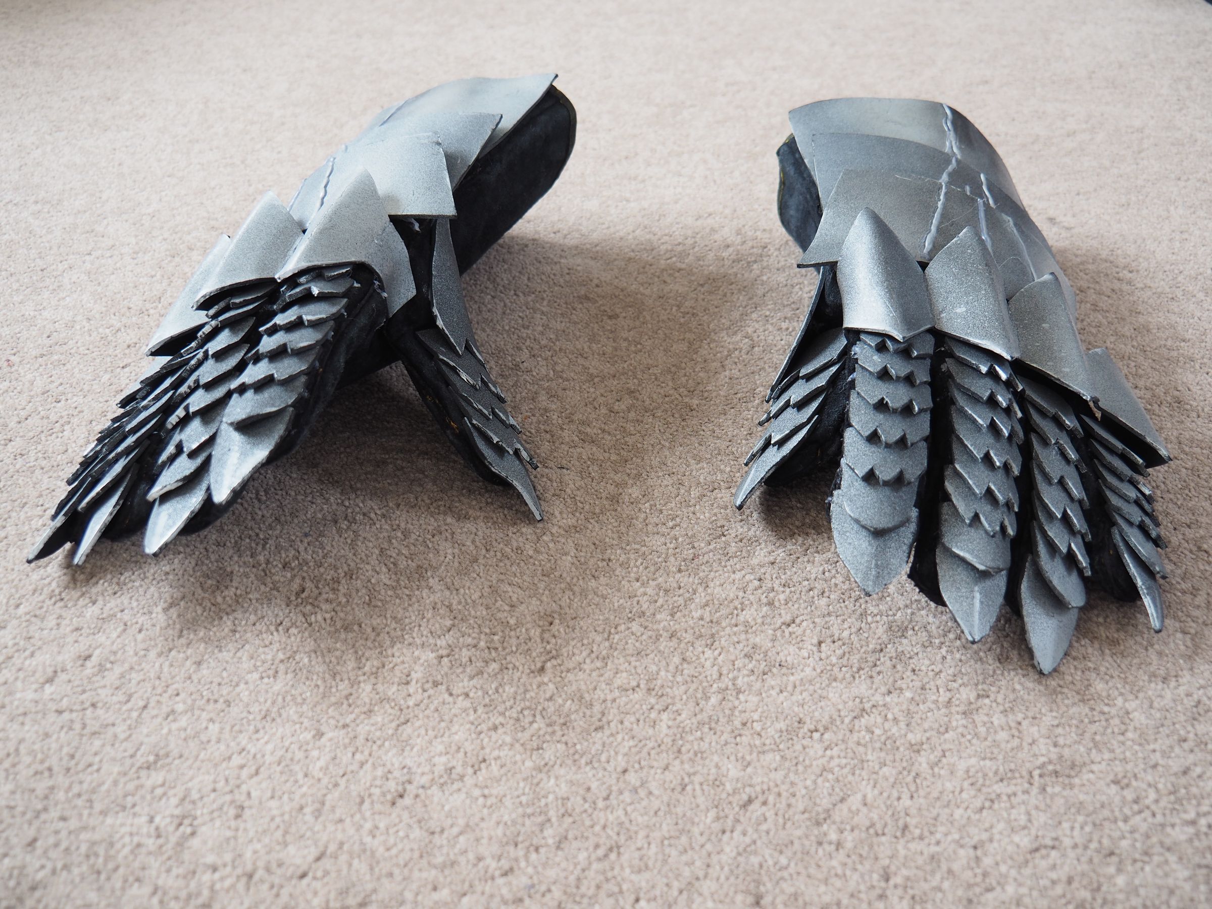 Ring Wraith Gauntlets : 9 Steps (with Pictures) - Instructables