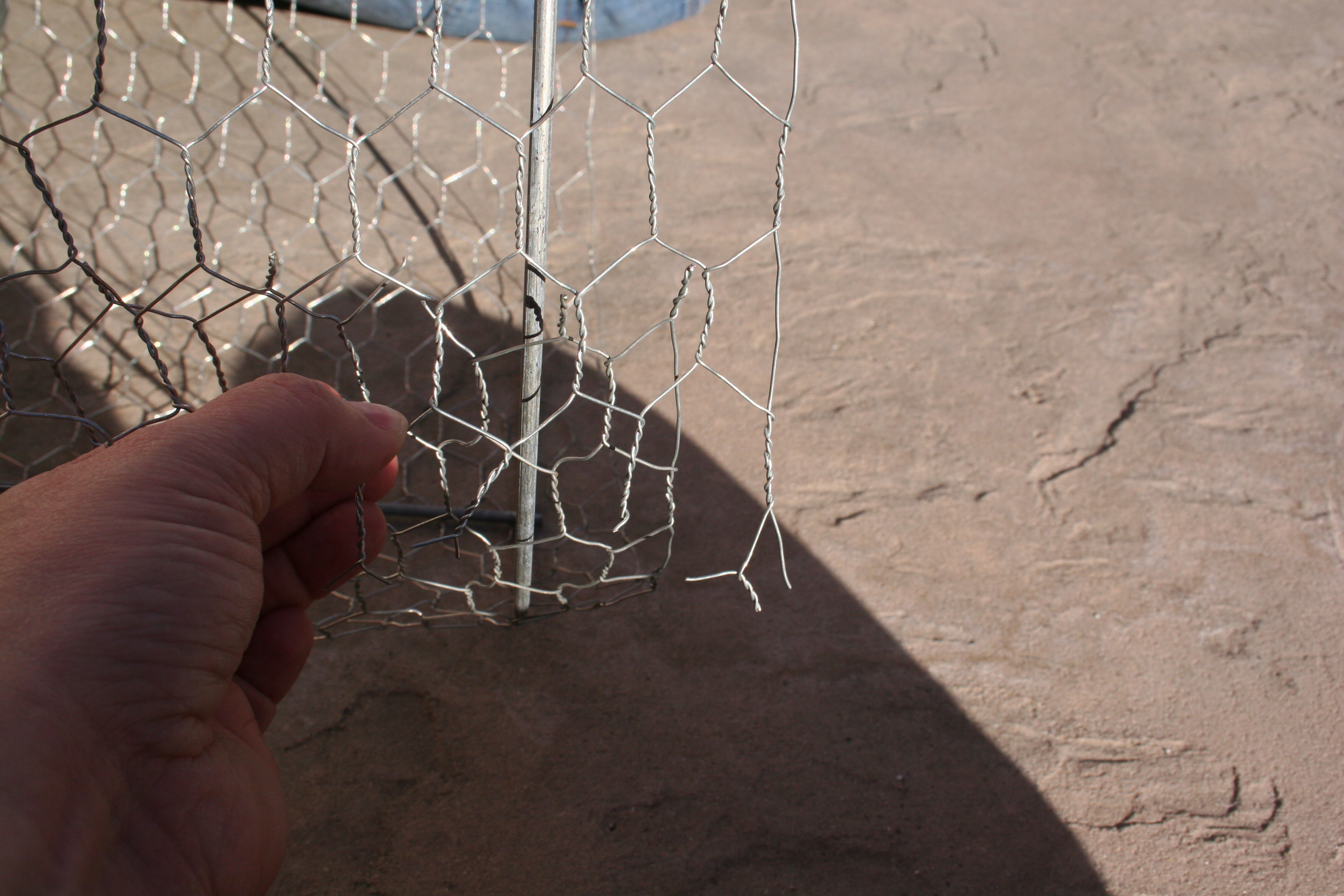 Chicken Wire Christmas Tree : 3 Steps (with Pictures) - Instructables