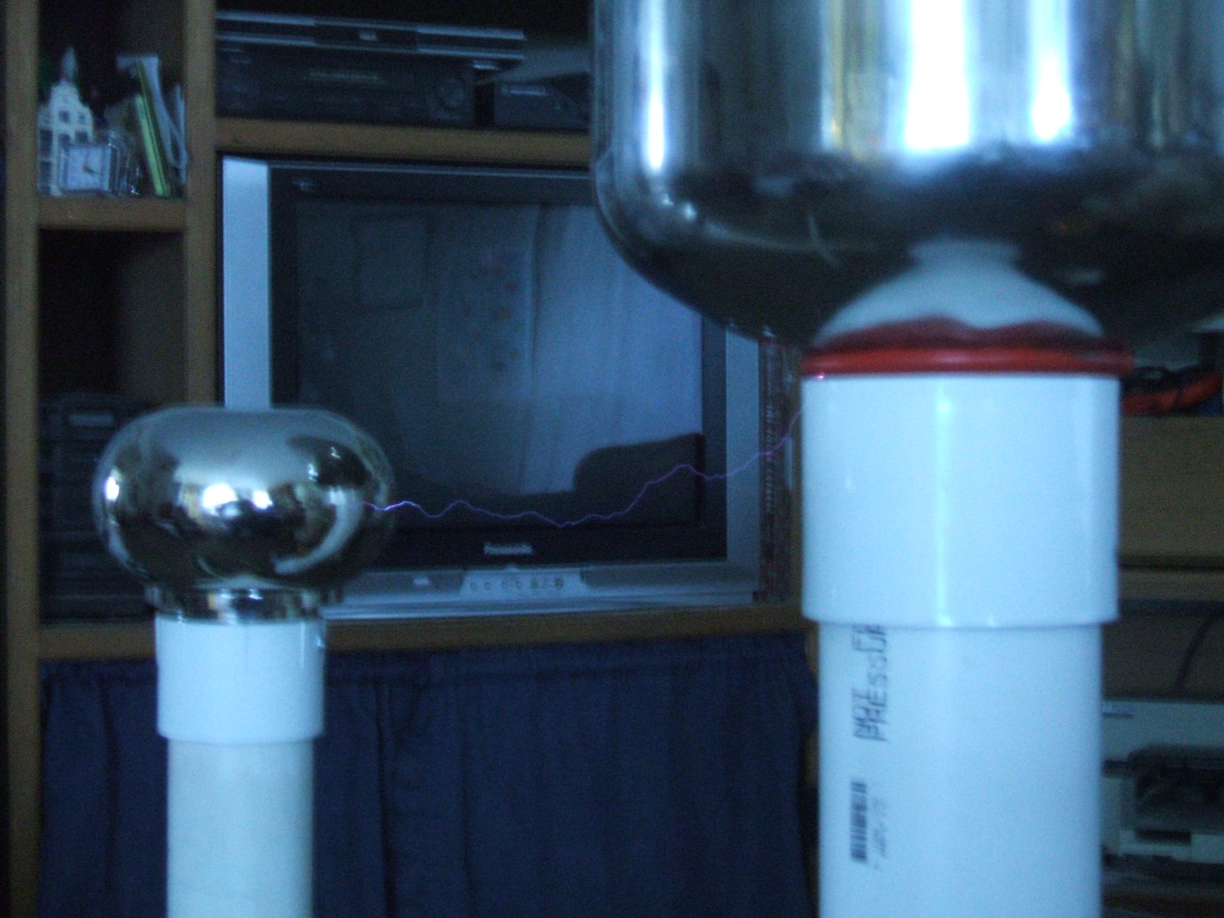 Homemade Van De Graaff Generator : 9 Steps - Instructables