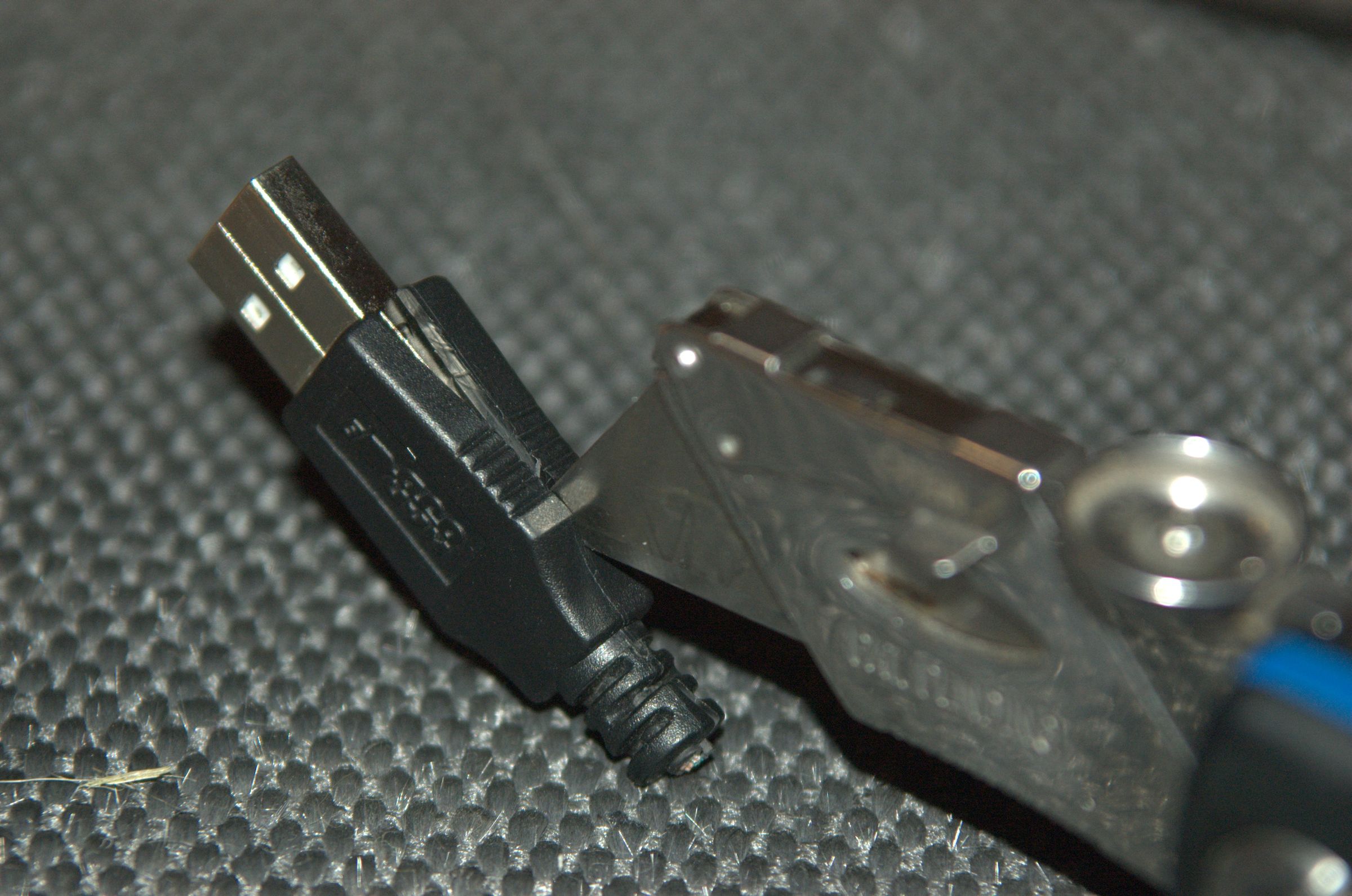 How to Repair a Moulded USB Plug : 4 Steps - Instructables