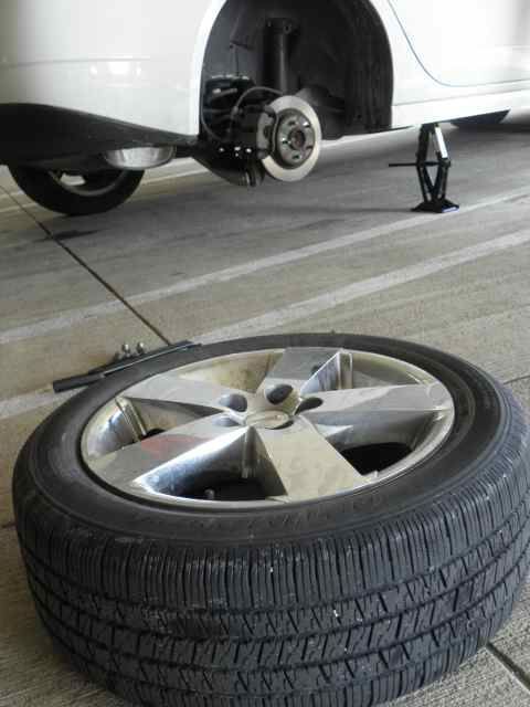 How to Change a Car Tire : 7 Steps - Instructables