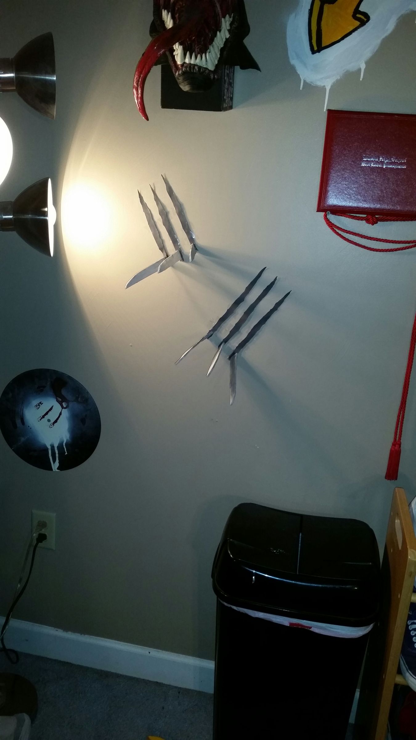 Wolverine Claws Through the Wall : 4 Steps (with Pictures) - Instructables