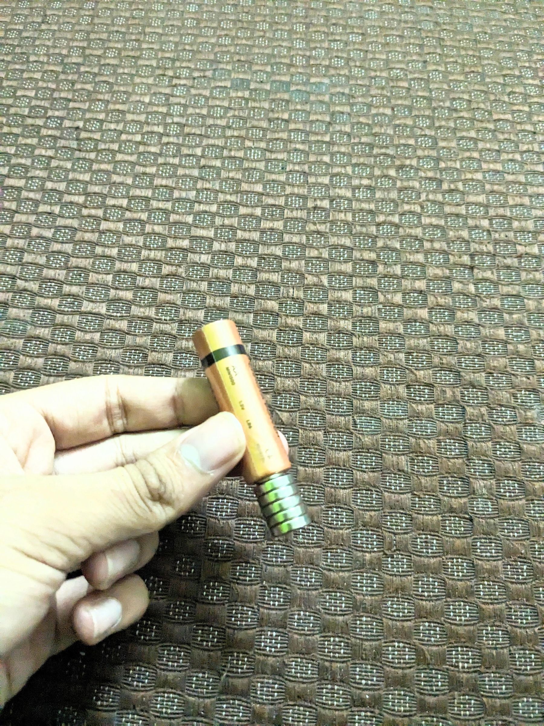 How to Make the Simplest DC Electric Motor With Magnets : 4 Steps (with ...