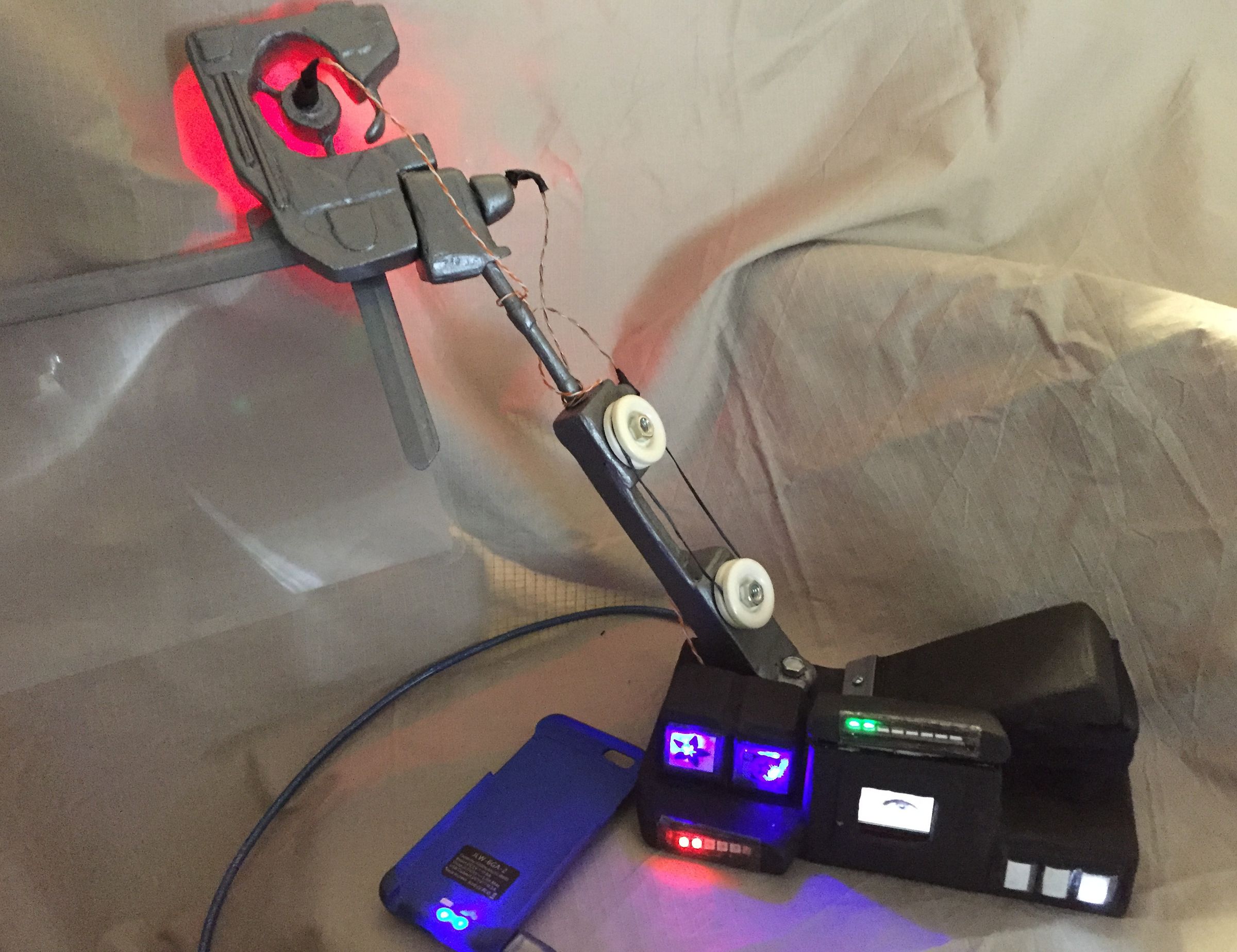 Blade Runner Workstation Magnifier Lamp : 5 Steps - Instructables