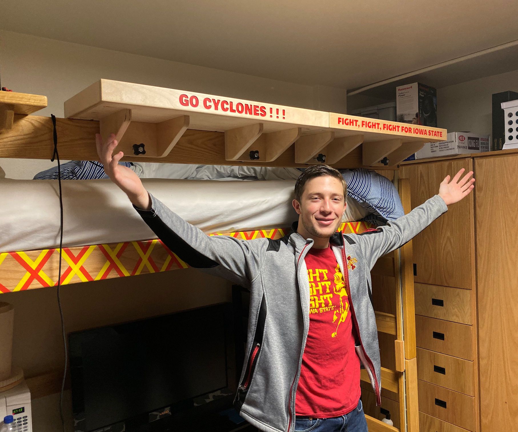 Clamping Dorm Room Shelves With School Spirit : 9 Steps (with Pictures ...