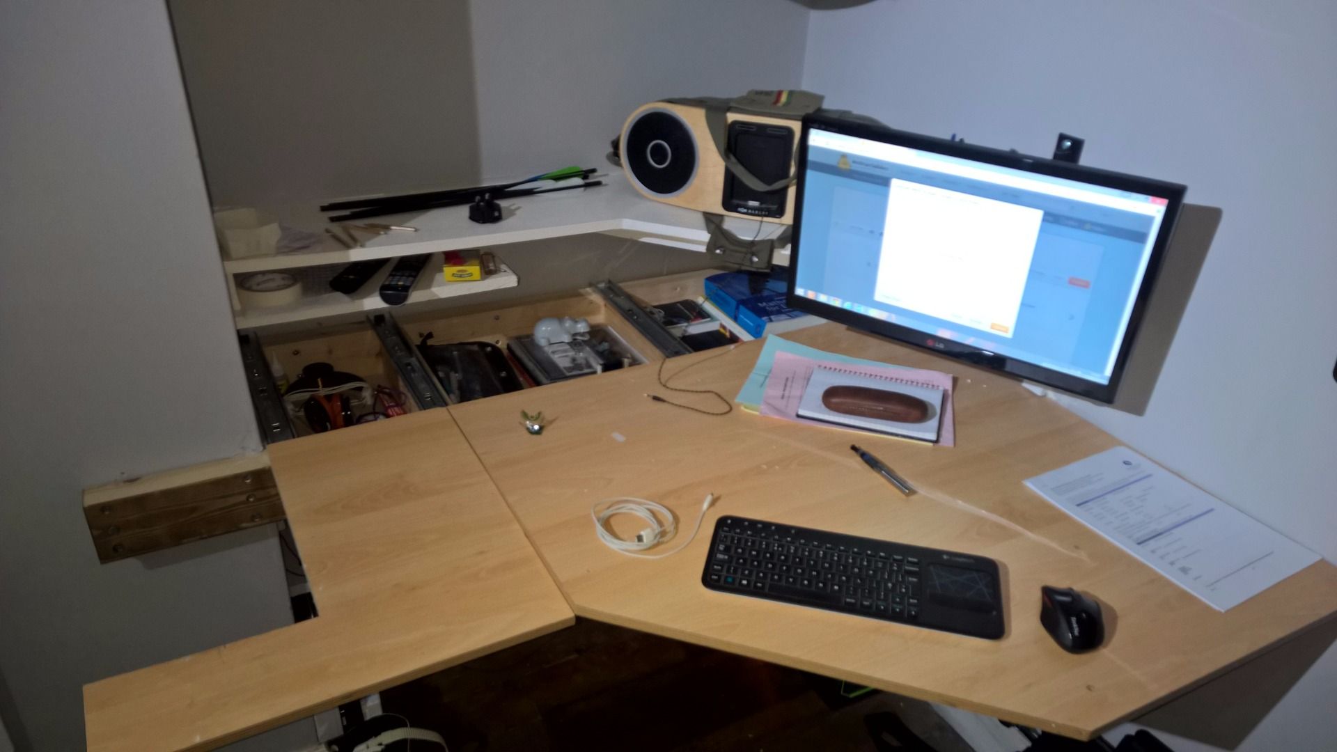 Secret Storage Floating Desk : 18 Steps (with Pictures) - Instructables