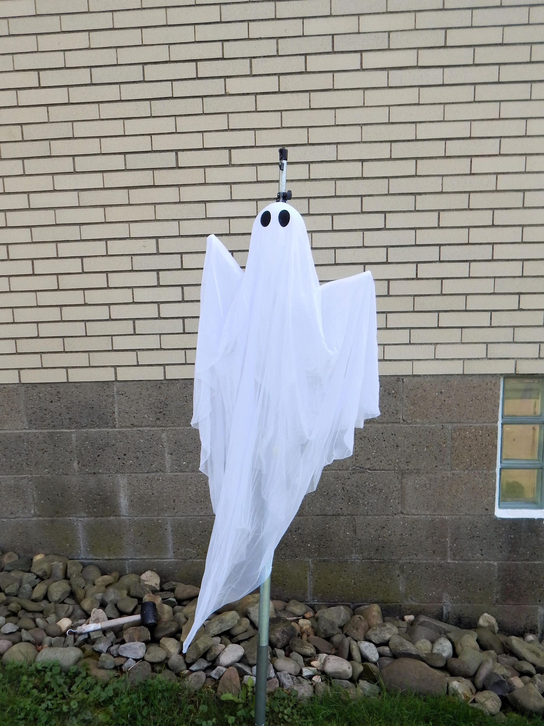 DIY Halloween Decoration Mounting Poles : 4 Steps - Instructables