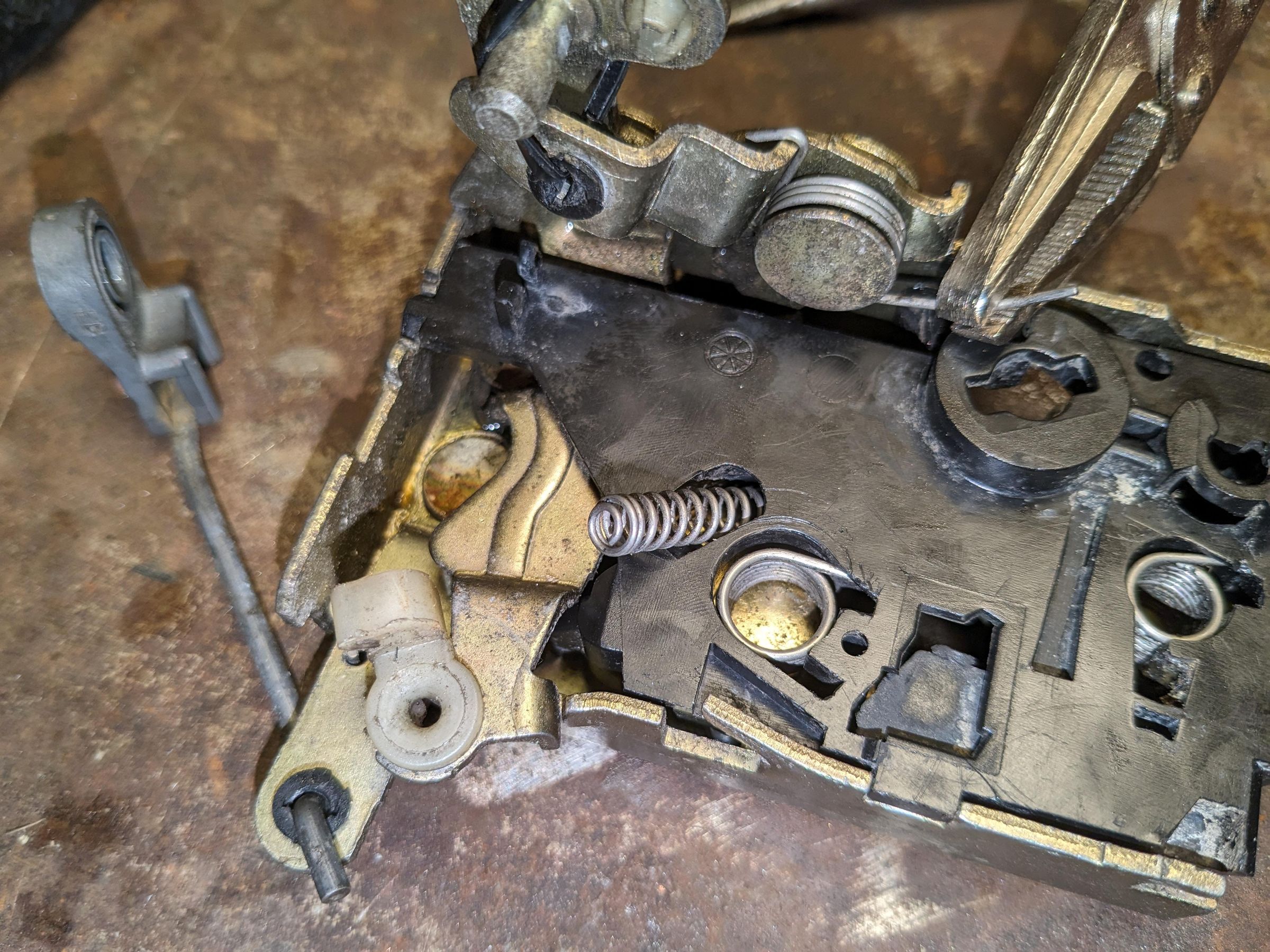 Repairing Door Locks on a Peugeot 205 : 5 Steps (with Pictures ...