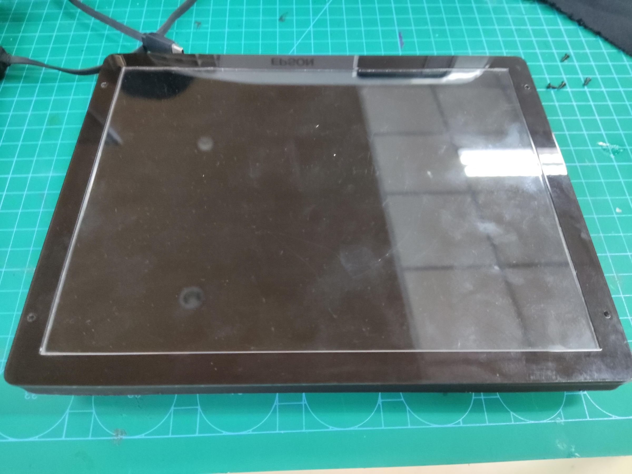 DIY Portable Monitor Recycled From IPad 3 : 10 Steps (with Pictures ...