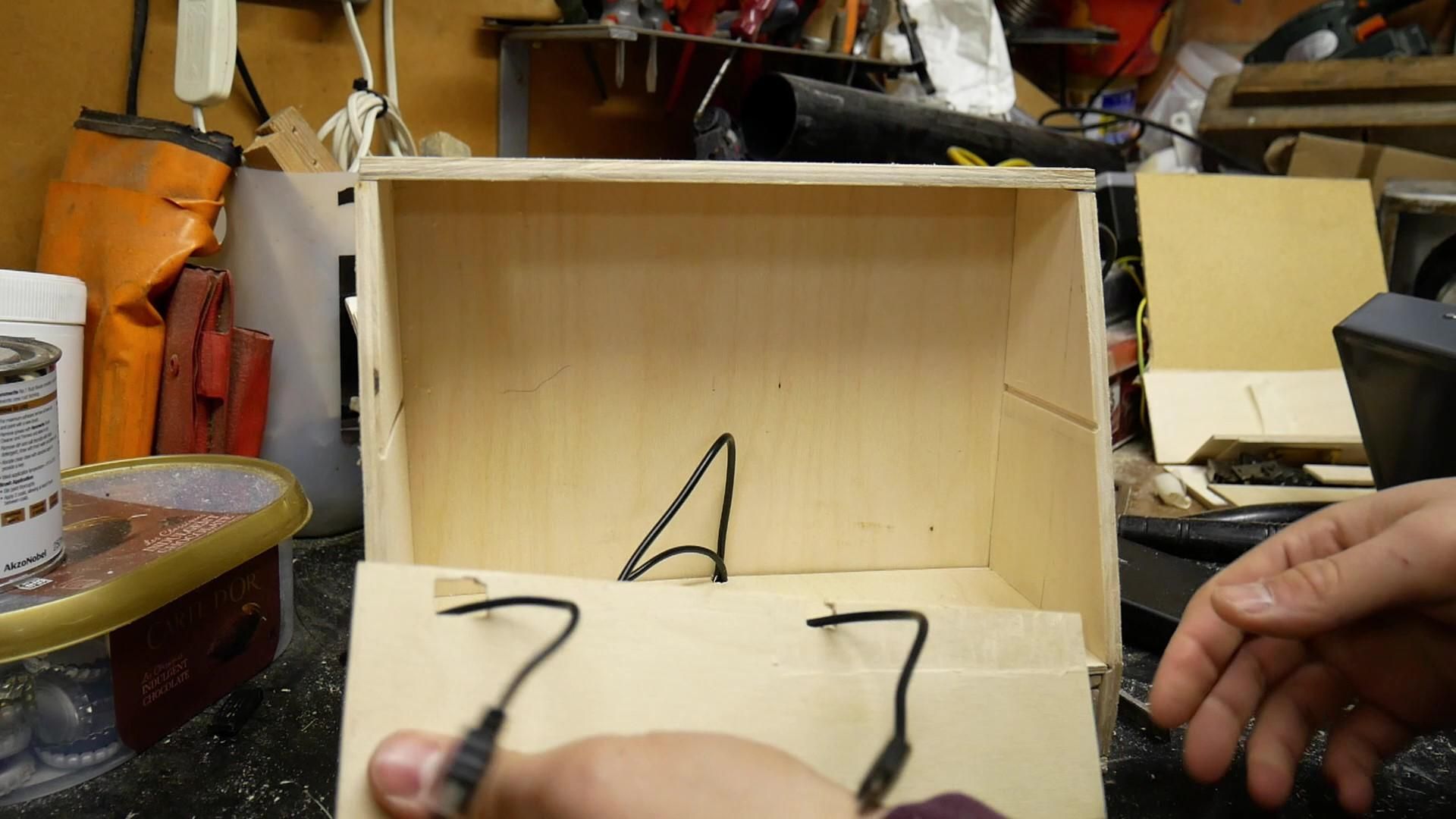 Camera Display Box With Integrated Charger and Reader : 9 Steps (with ...