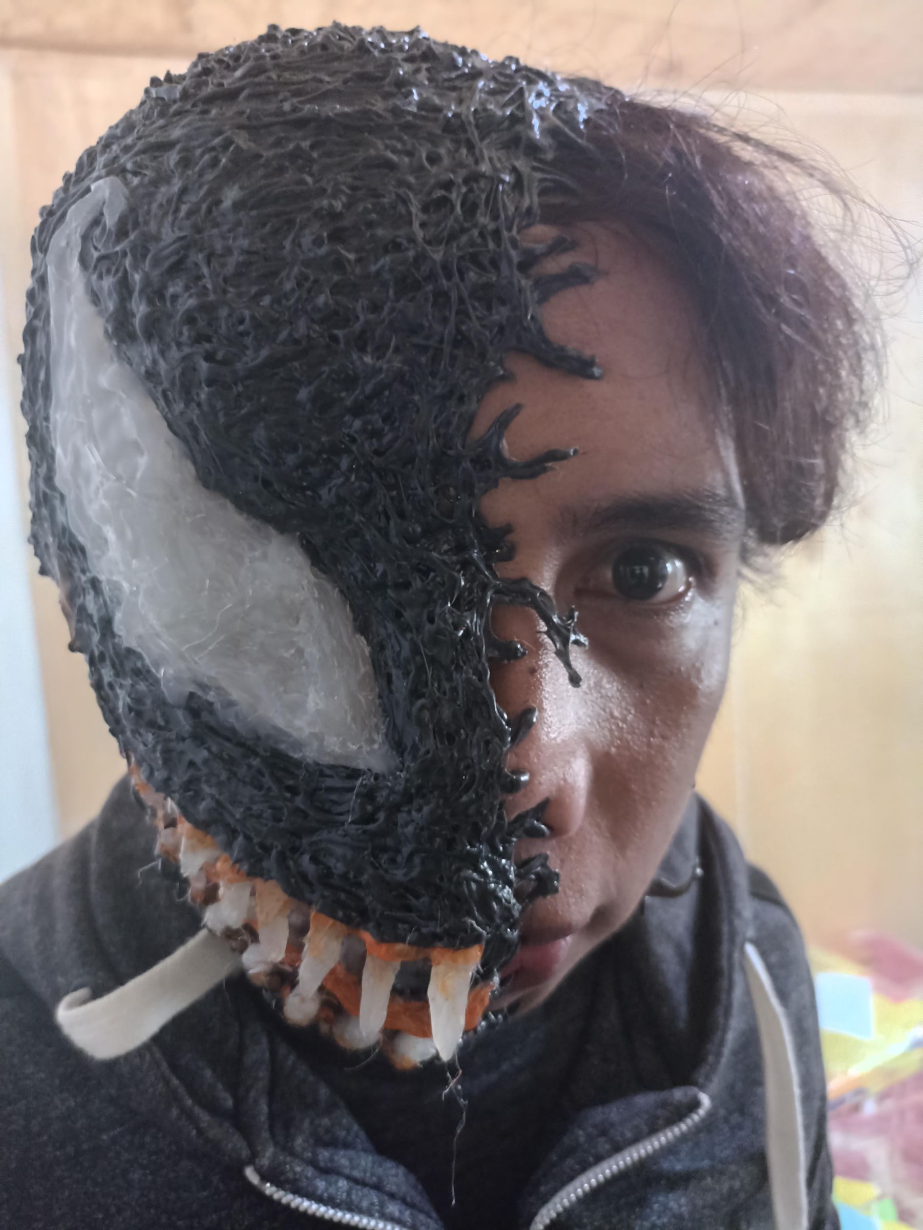 Making Venom Ruber Mask Made From Hot Glue : 8 Steps (with Pictures ...
