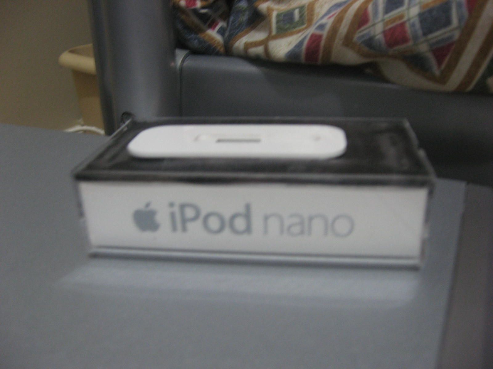 Make Your Own Ipod Nano Dock With Out-Of-The-Box Objects. : 6 Steps - Instructables