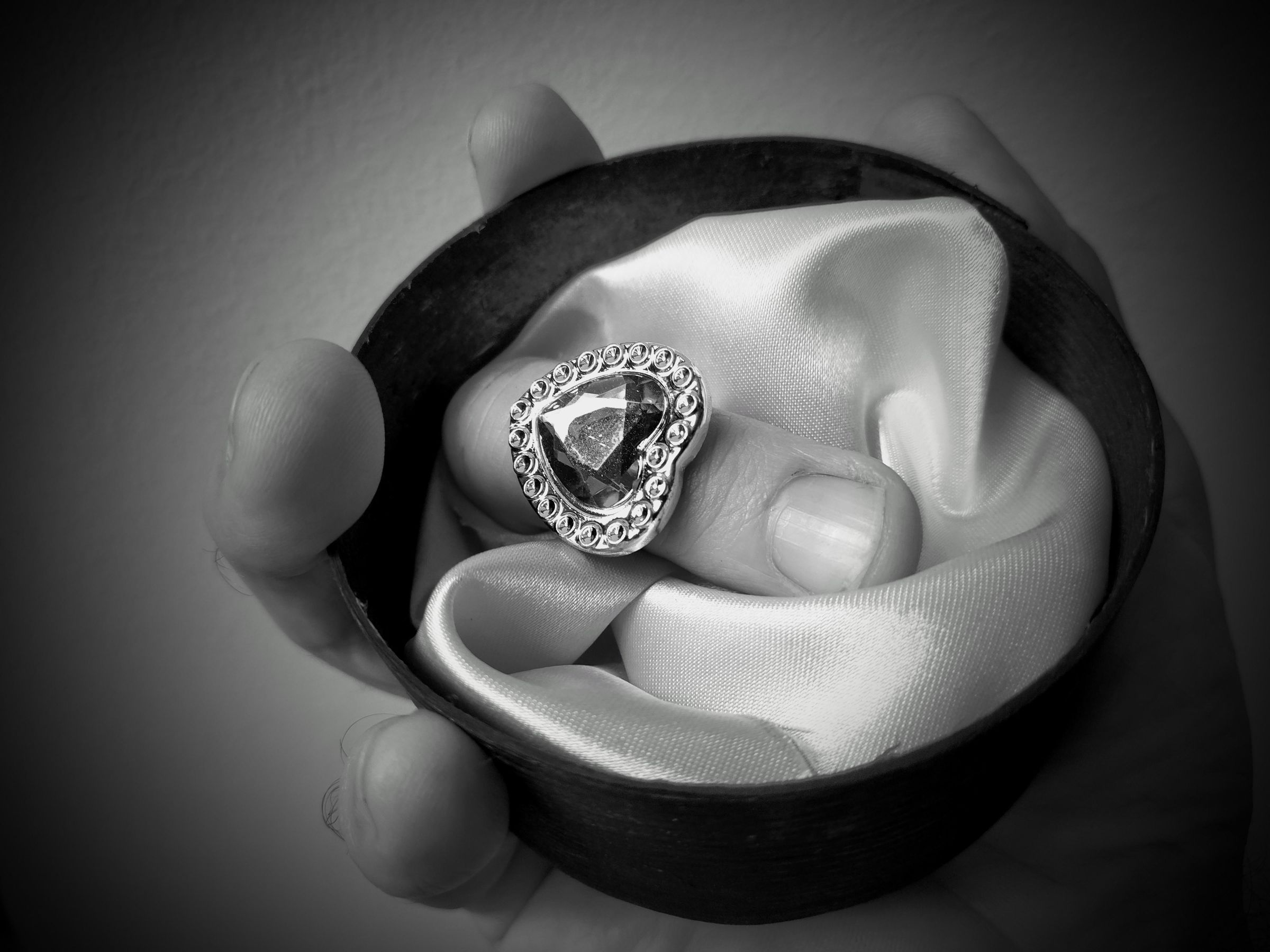 Super Easy Real Finger in a Box : 3 Steps - Instructables