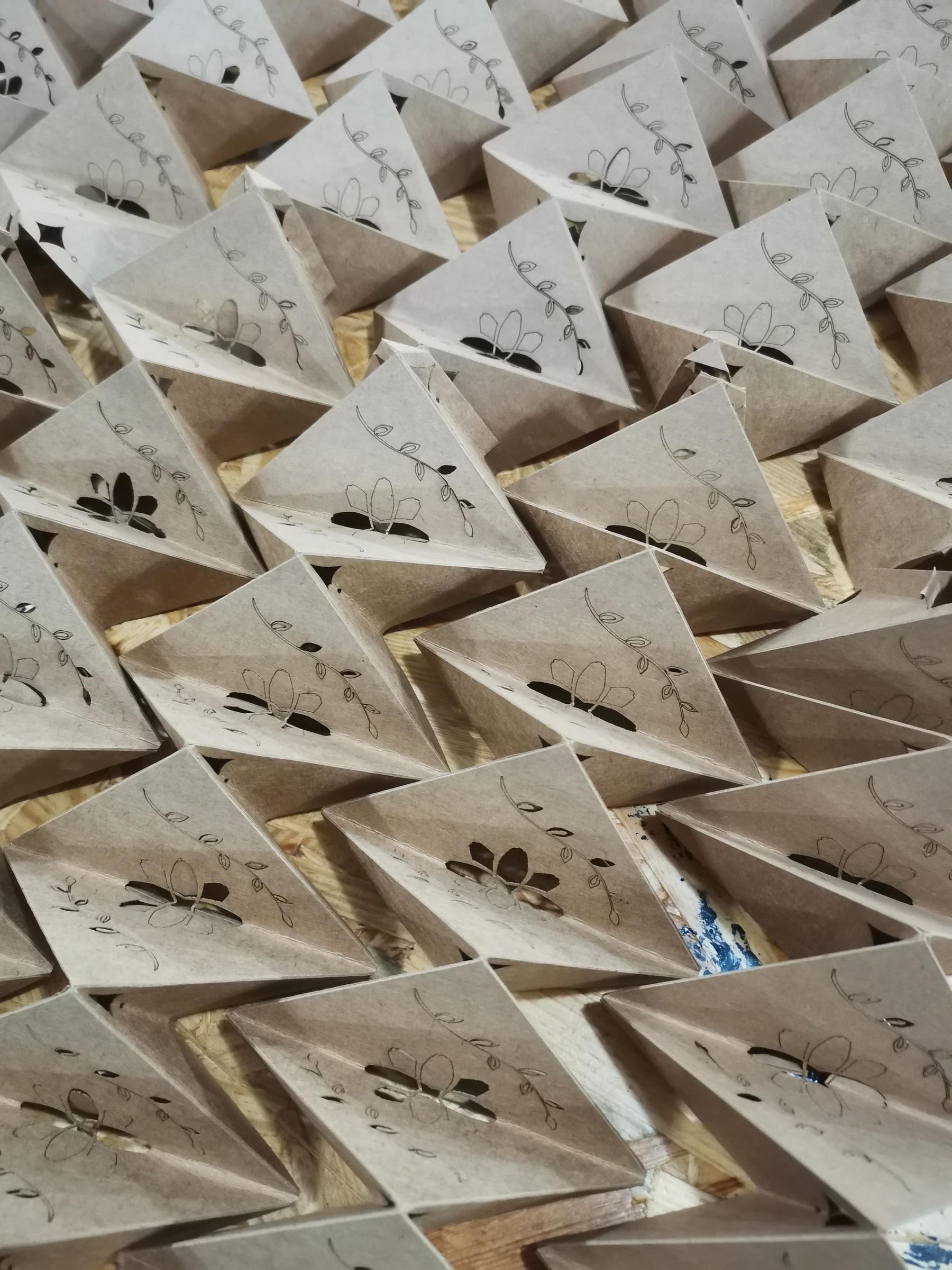 Hanging Foldable Lampshade! : 8 Steps (with Pictures) - Instructables